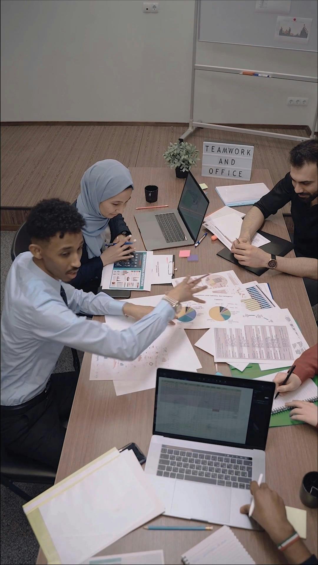 Teamwork in the Office Free Stock Video Footage, Royalty-Free 4K & HD ...