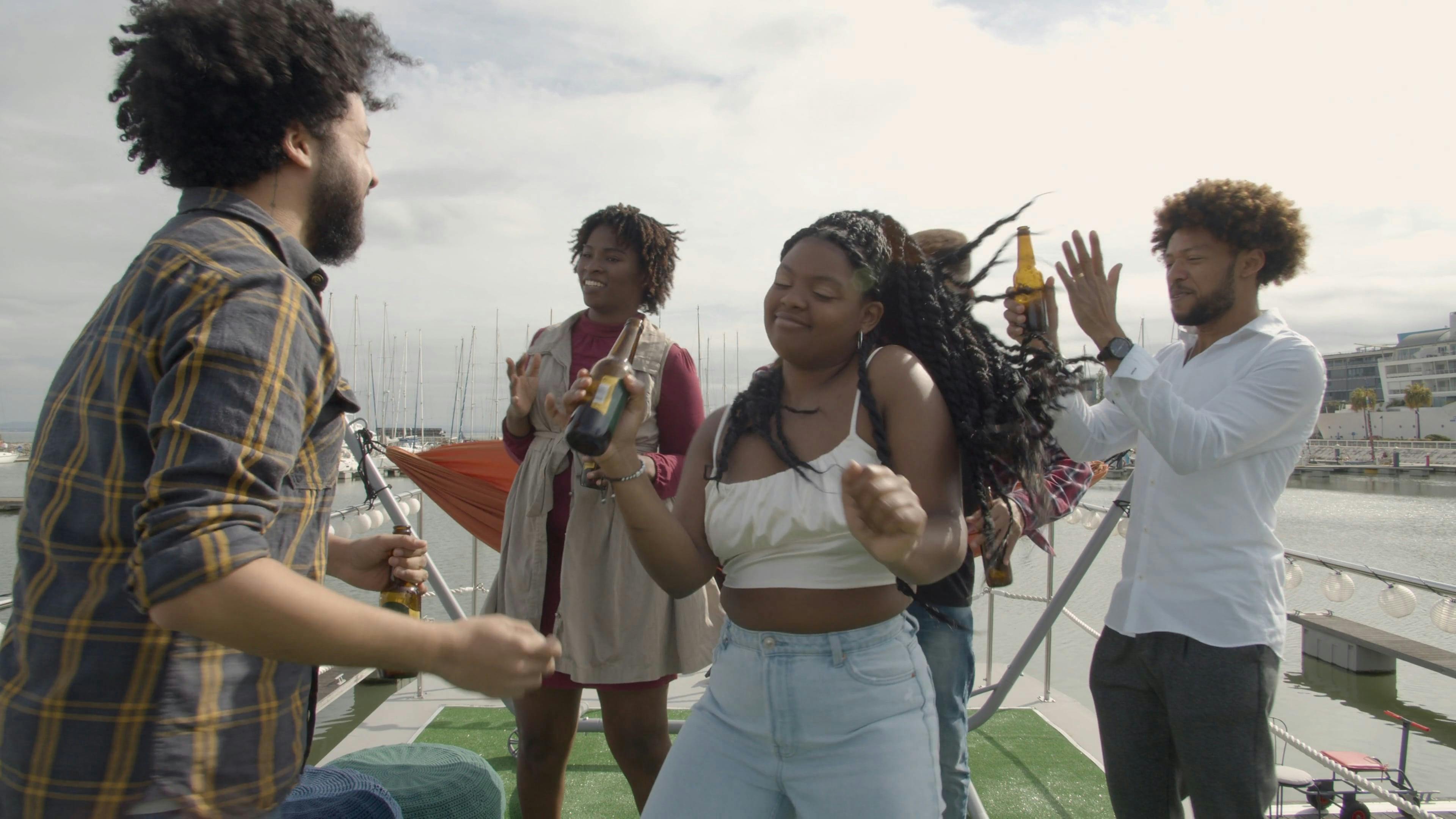 Laughing Crowd Videos, Download The BEST Free 4k Stock Video Footage ...