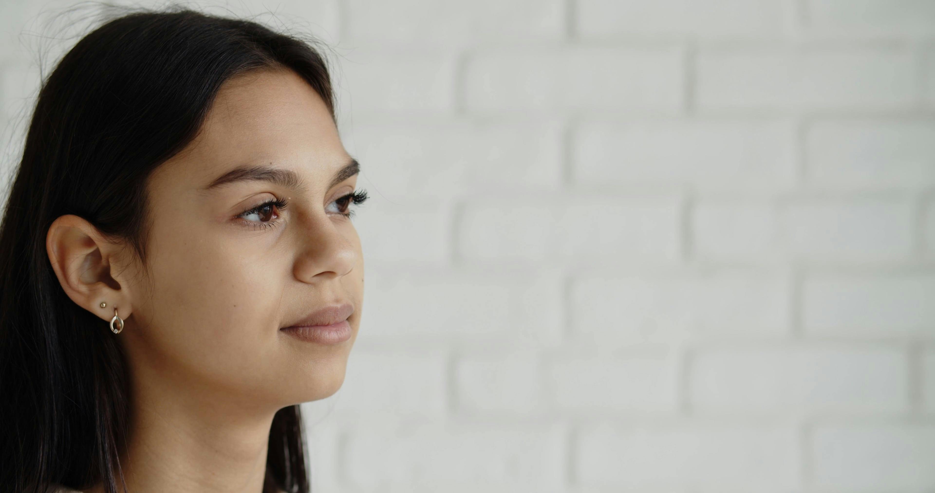 Confused Talking People Videos, Download The BEST Free 4k Stock Video ...