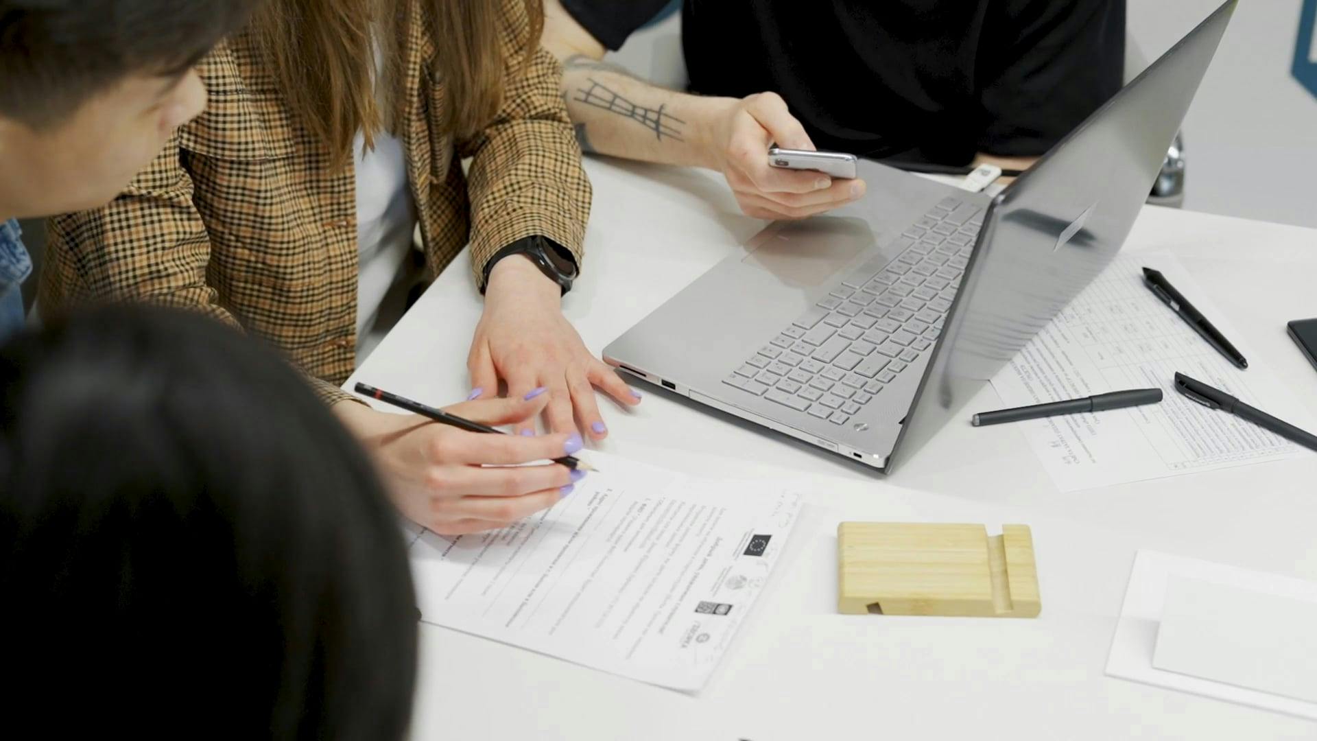 Form Group Discussion Videos, Download The BEST Free 4k Stock Video ...