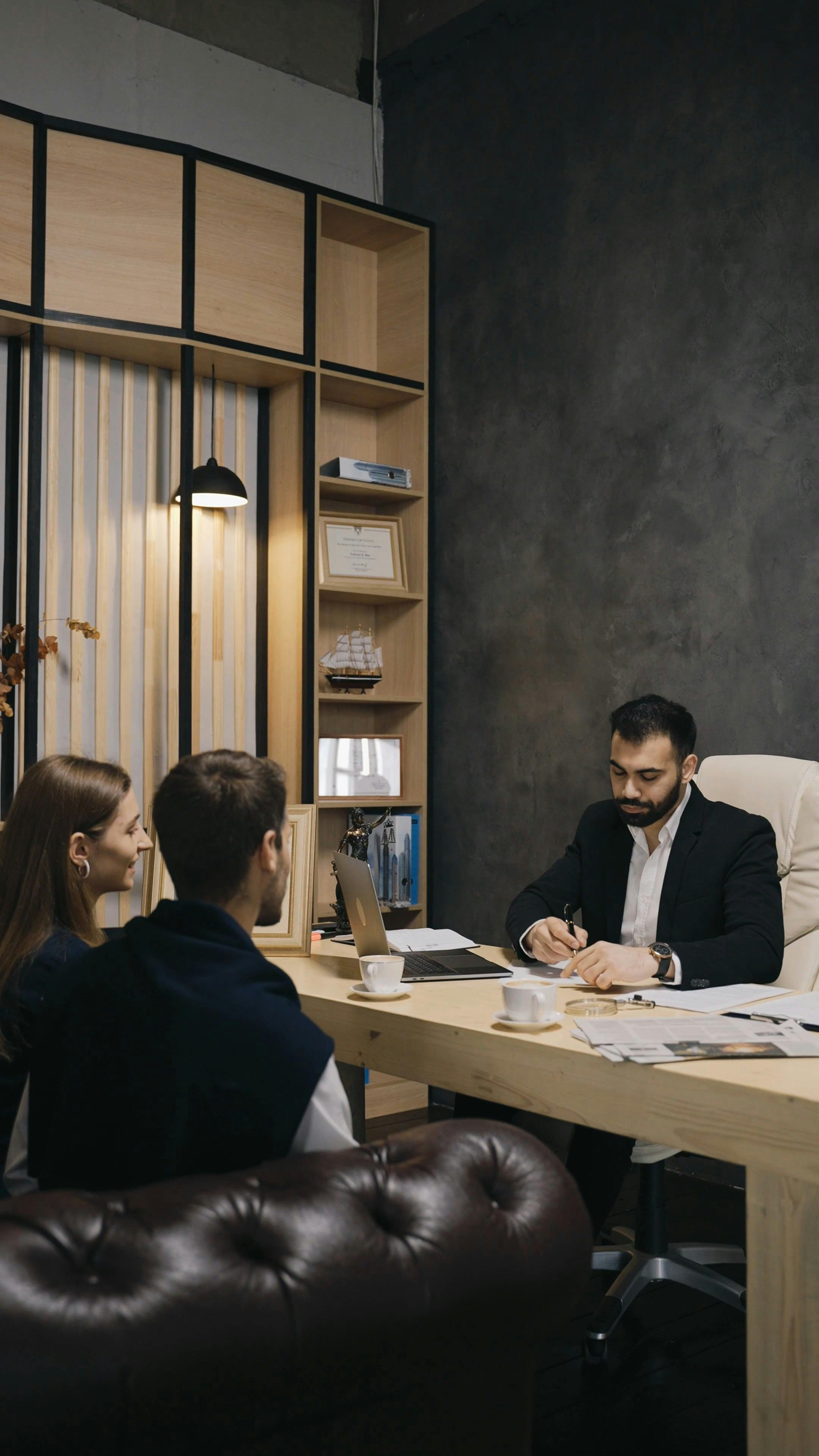 Suit Employees Customer Videos, Download The BEST Free 4k Stock Video ...