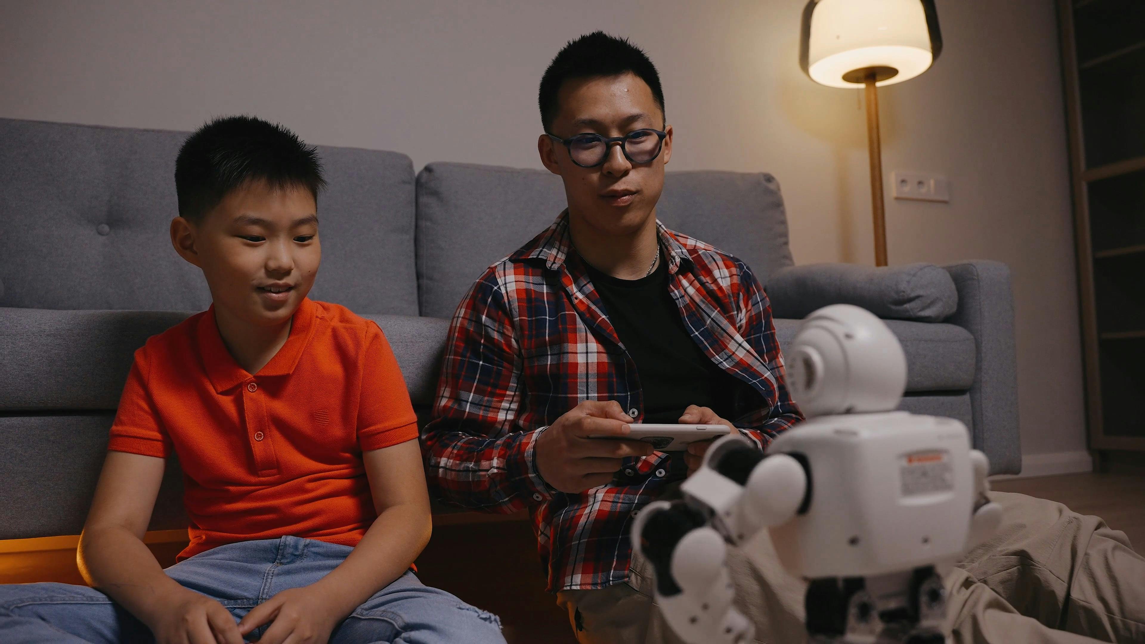 Robot Son Male Videos, Download The BEST Free 4k Stock Video Footage ...