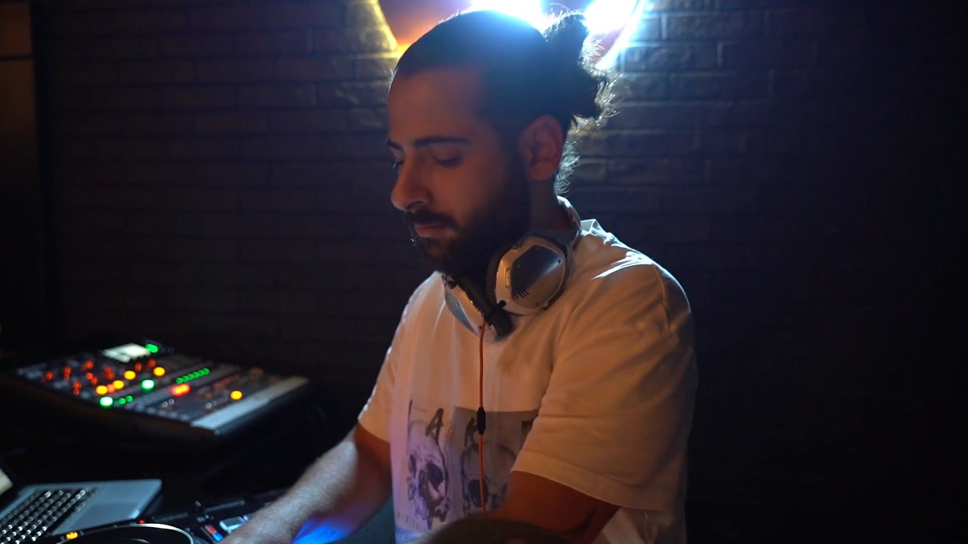 Dj Beats Videos, Download The BEST Free 4k Stock Video Footage & Dj ...