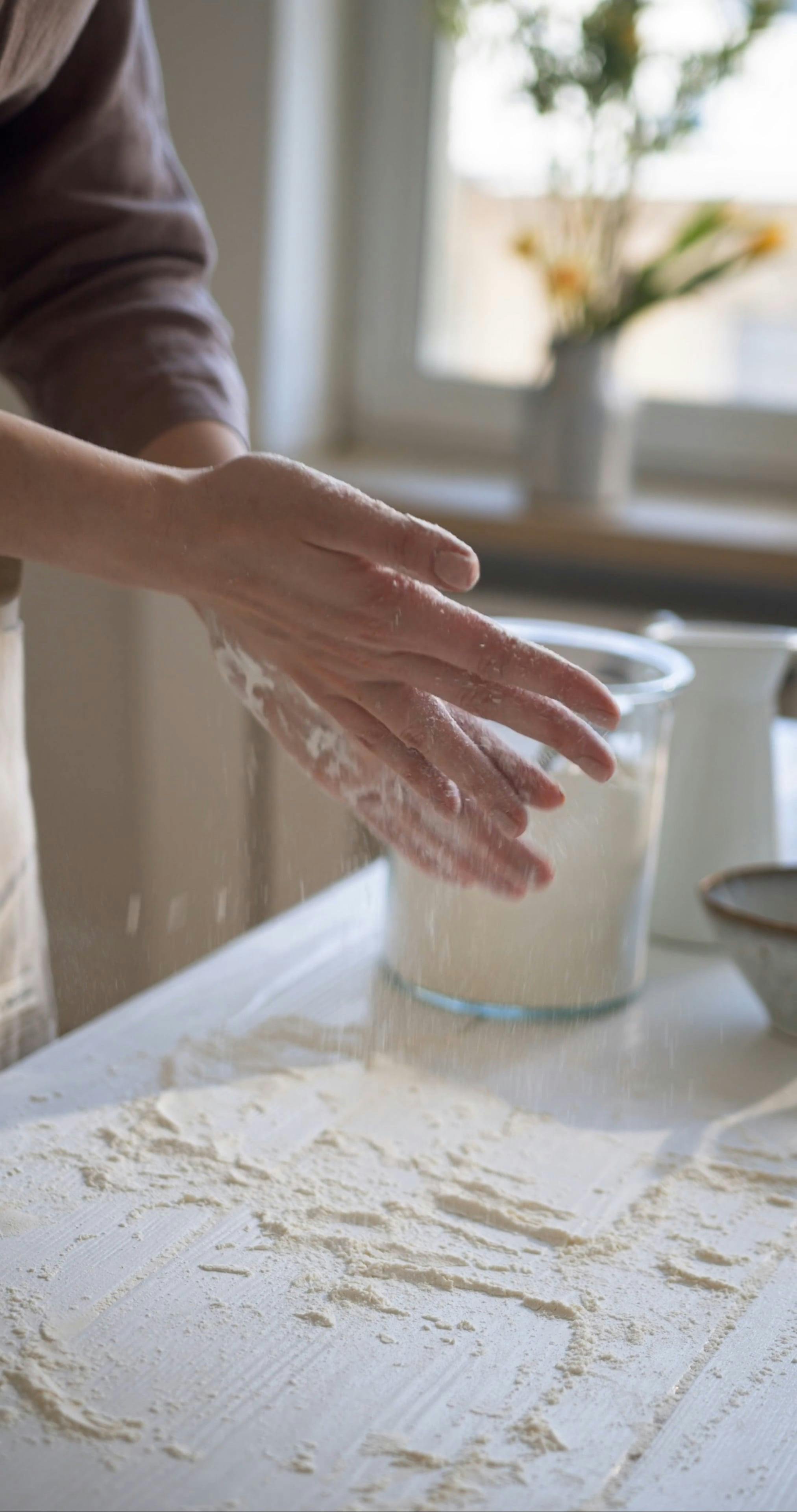 Sprinkling Powder On Food Videos, Download The BEST Free 4k Stock Video ...