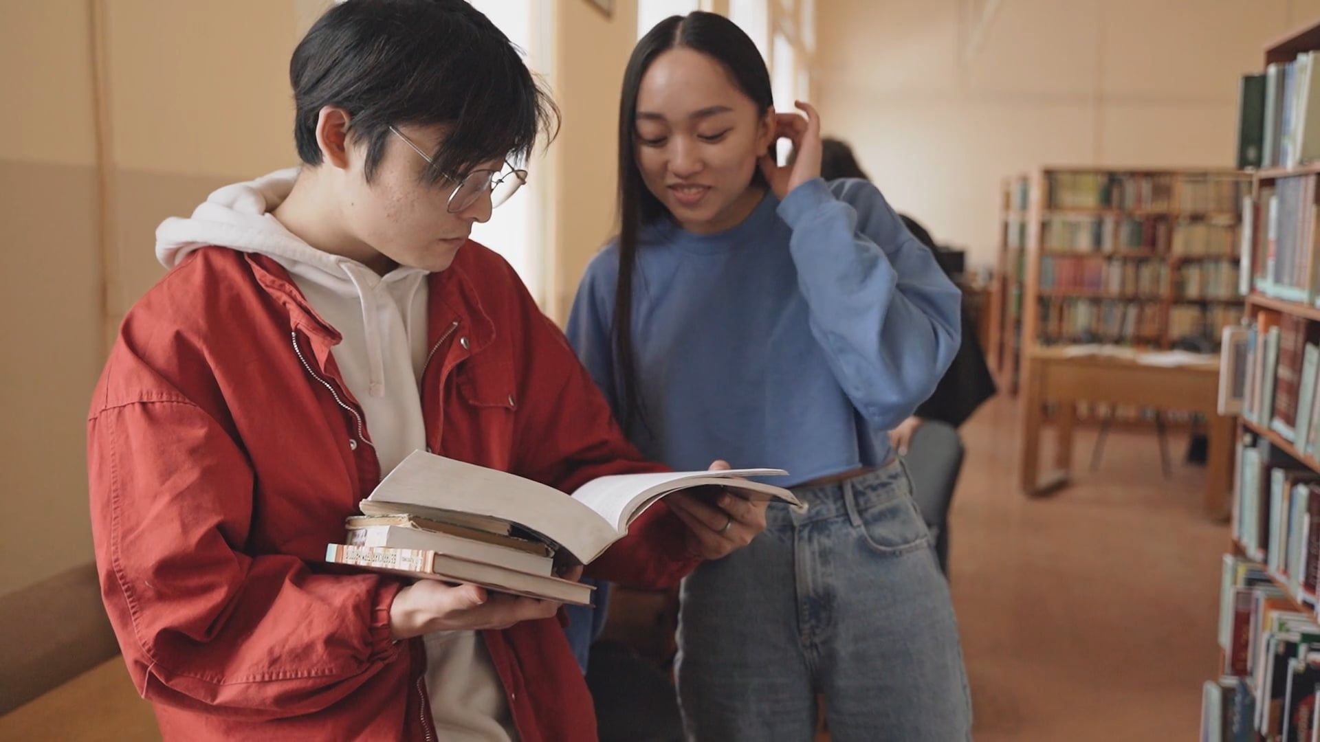A Man Reading a Book Inside the Library · Free Stock Video