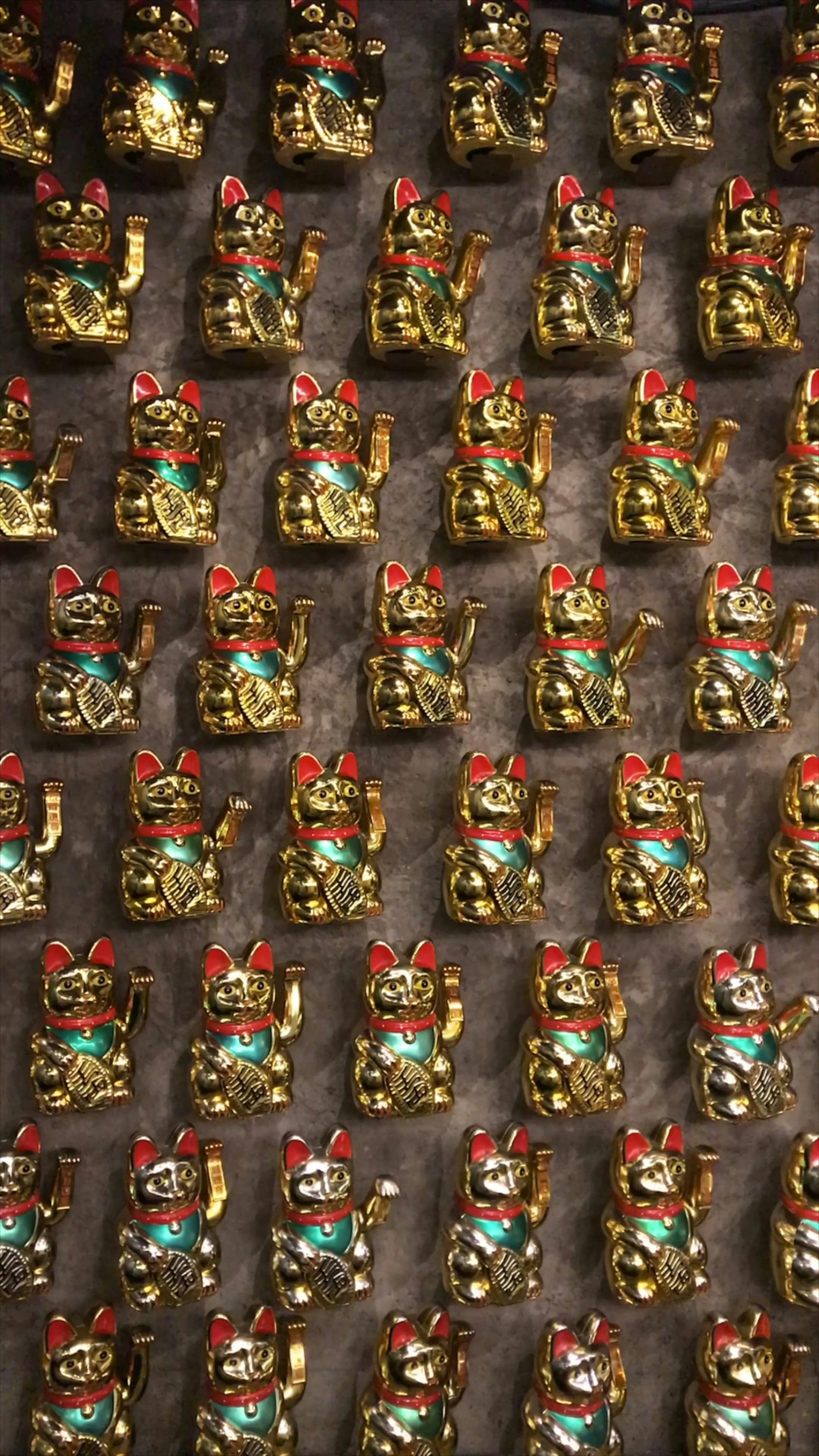 Golden Maneki-neko Figurines · Free Stock Video