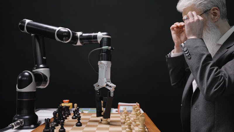 有关人工智慧 人工智能技术 人类与机器 創新 国际象棋比赛 垂直视频 室内环境 工作室照明 技術 播放 智能自动化 机器