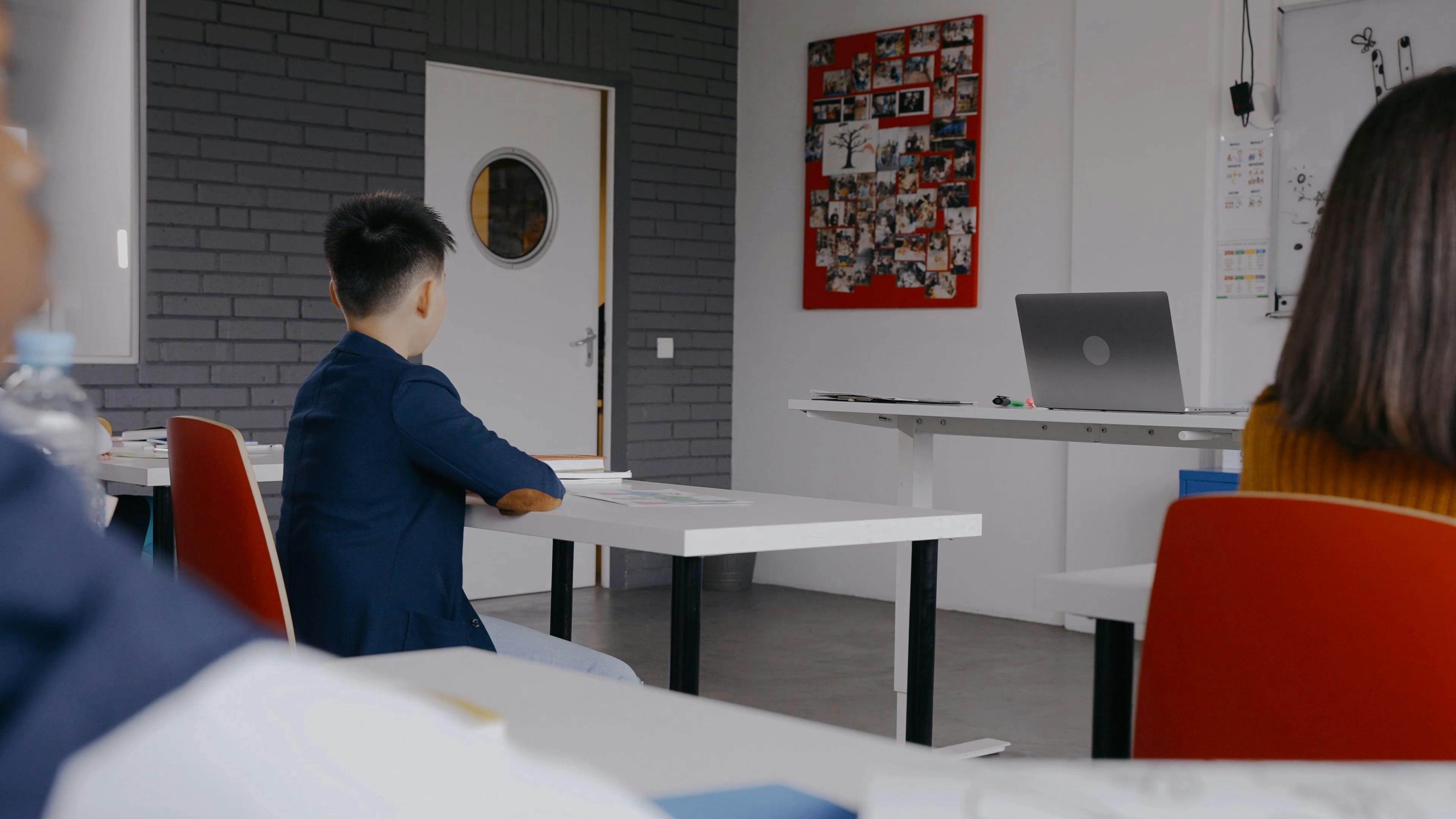 Students Entering College Videos, Download The BEST Free 4k Stock Video ...