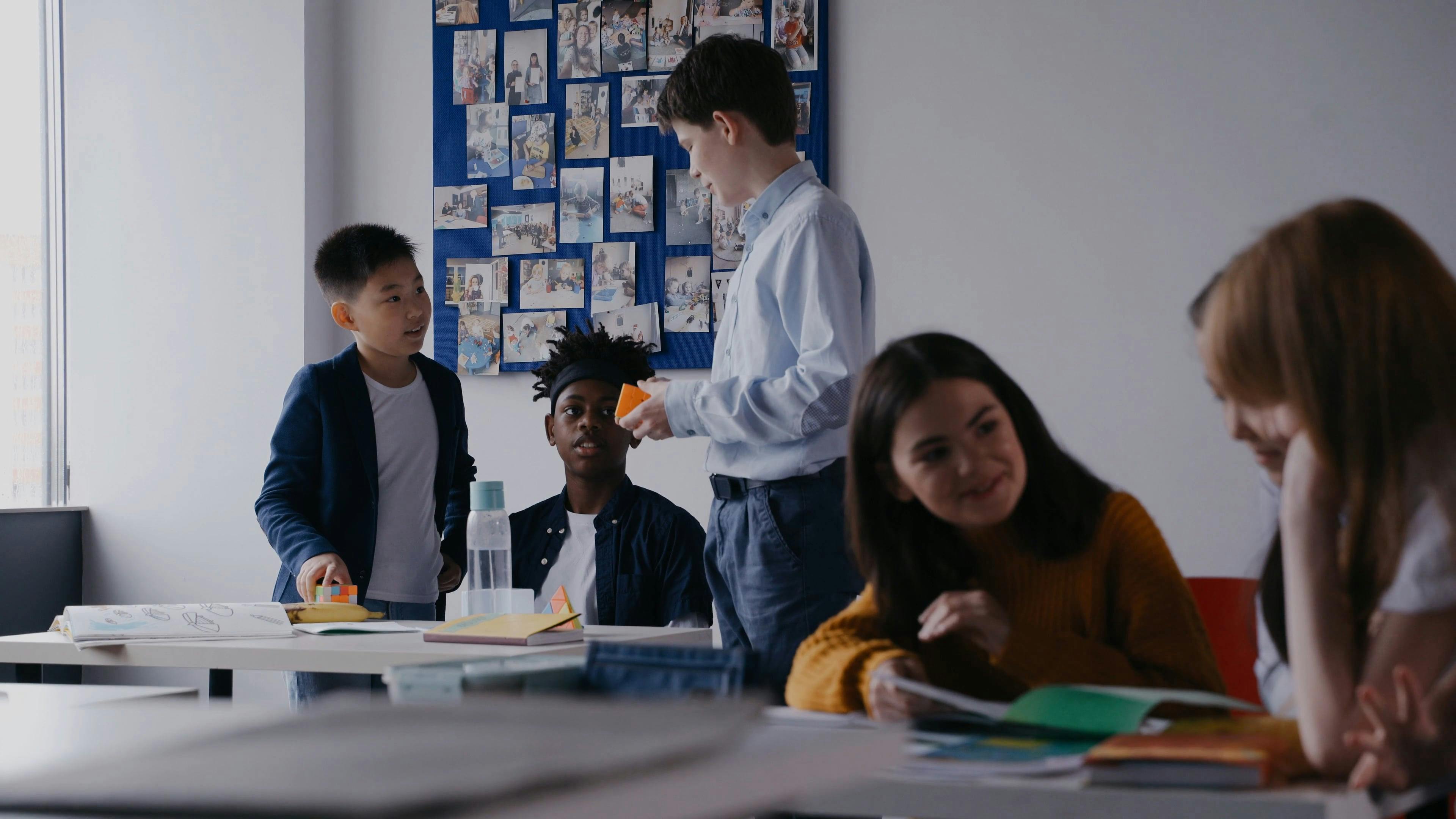 Animated Students With Books Videos, Download The BEST Free 4k Stock ...