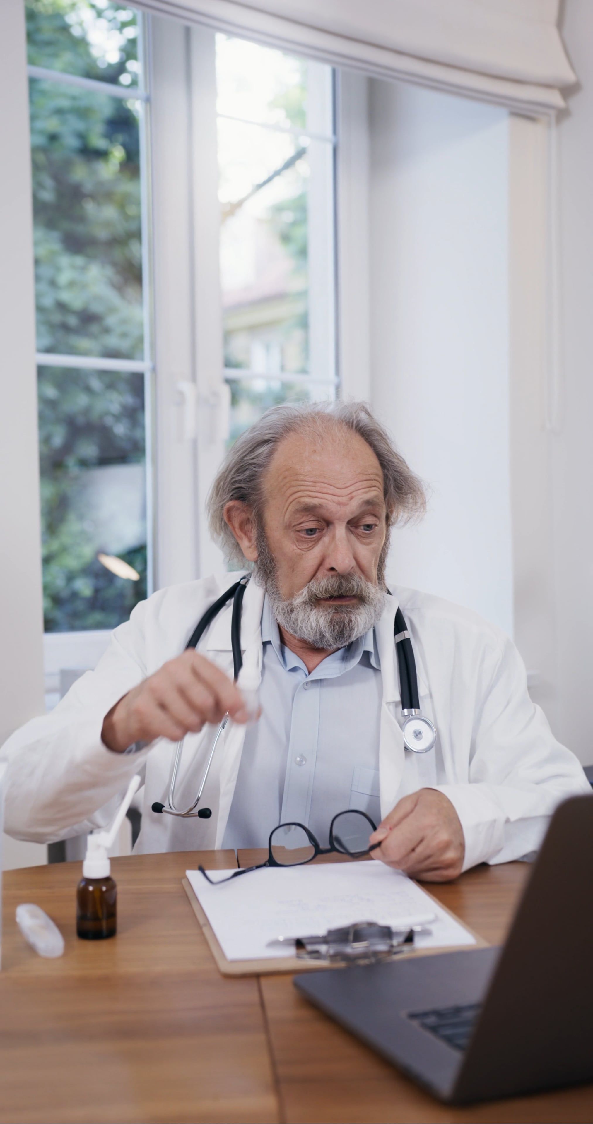 Senior Doctor Demonstrating How to Use an Eye Drops · Free Stock Video