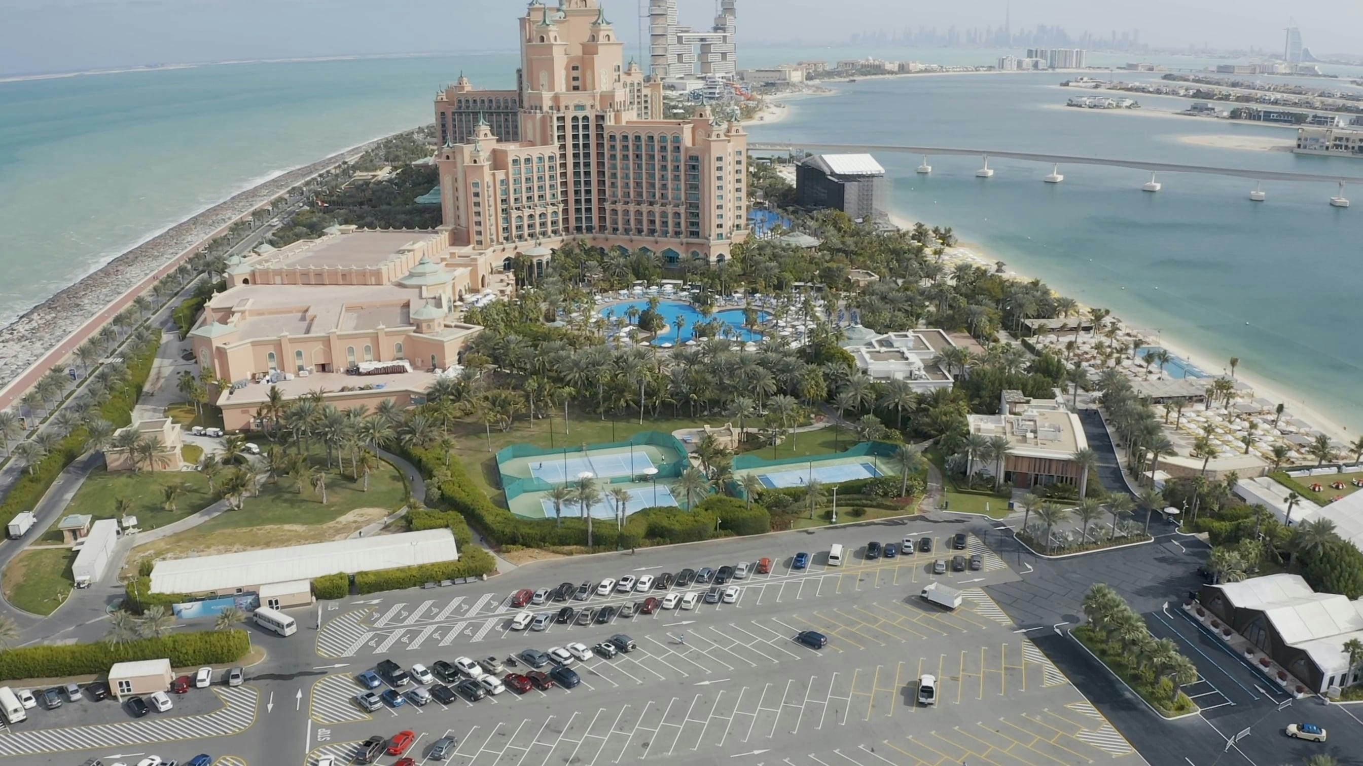 Drone Footage of Atlantis The Palm, Dubai · Free Stock Video