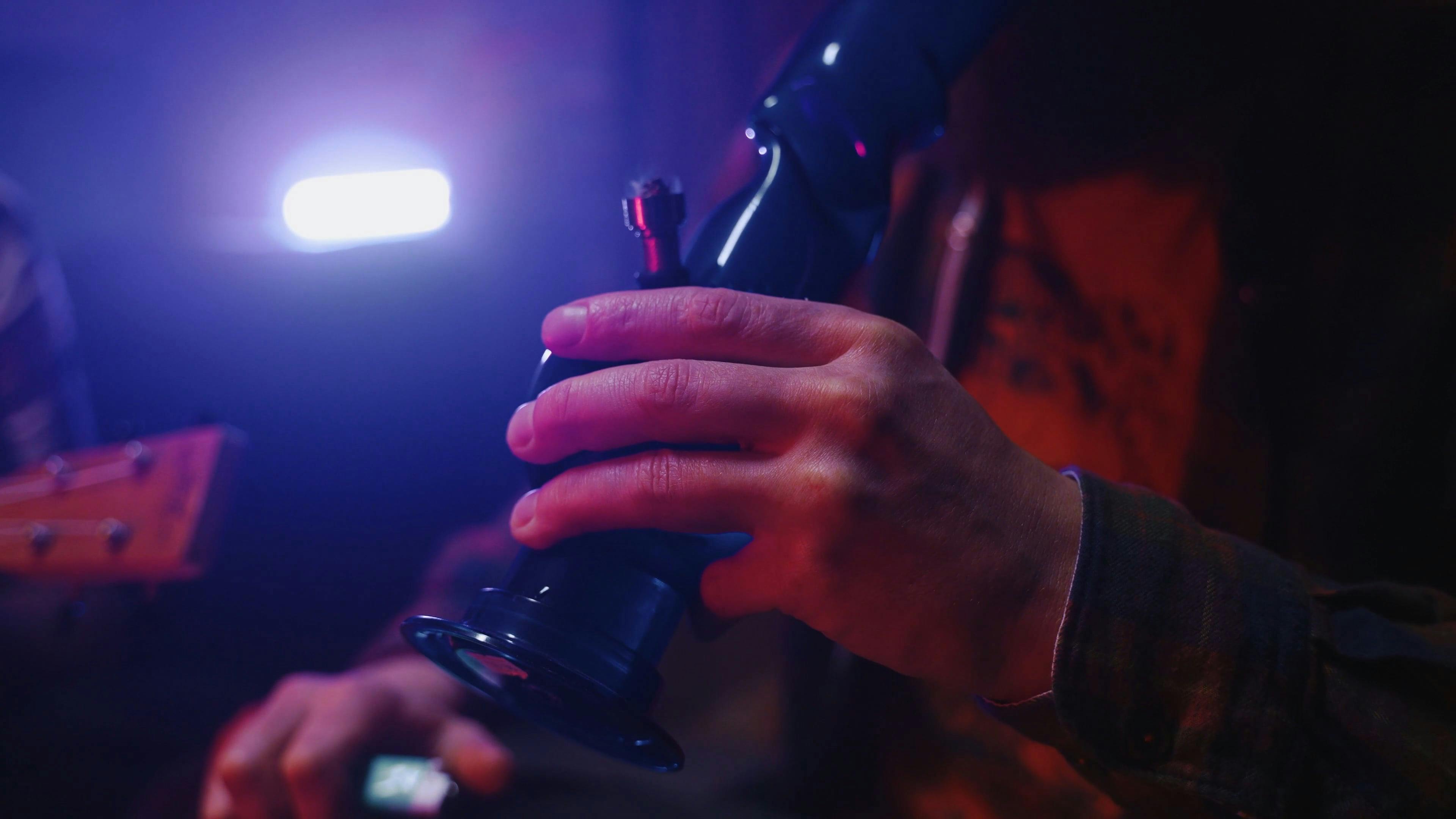 Vídeos de stock gratuitos sobre #interior, actividad interior, adentro ...