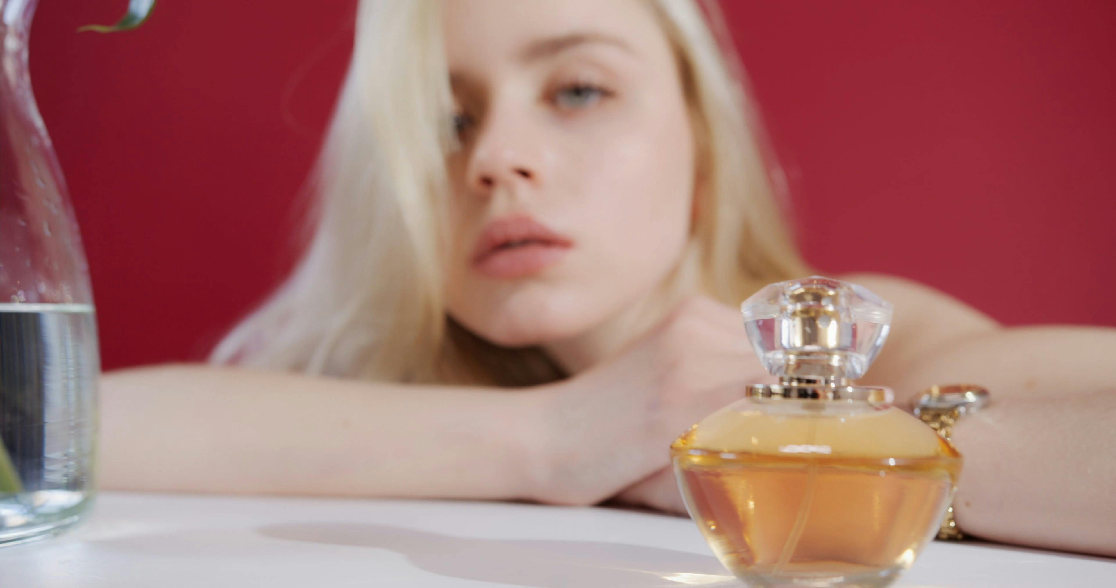 Pose Parfum Videos, Download The BEST Free 4k Stock Video Footage ...