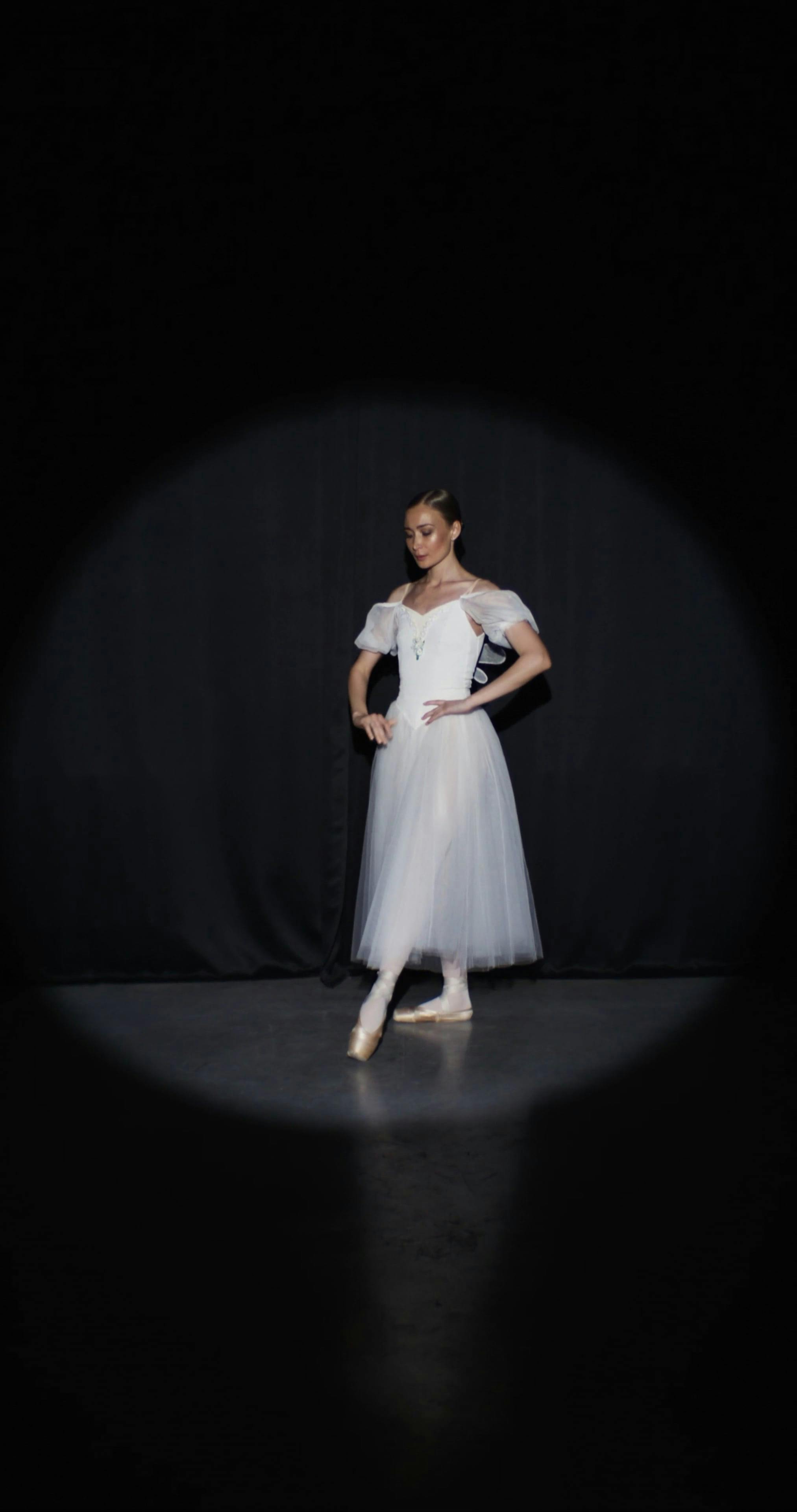 Woman Doing Ballet Dance · Free Stock Video