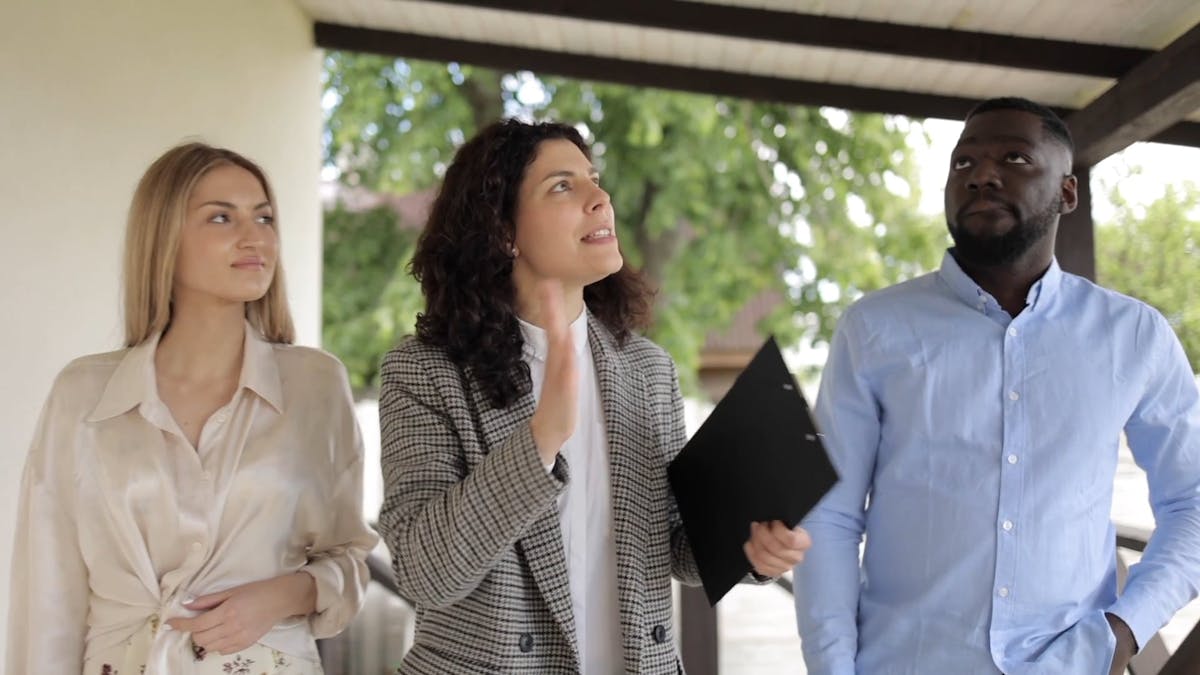 Tour Guide Videos, Download The BEST Free 4k Stock Video Footage & Tour ...