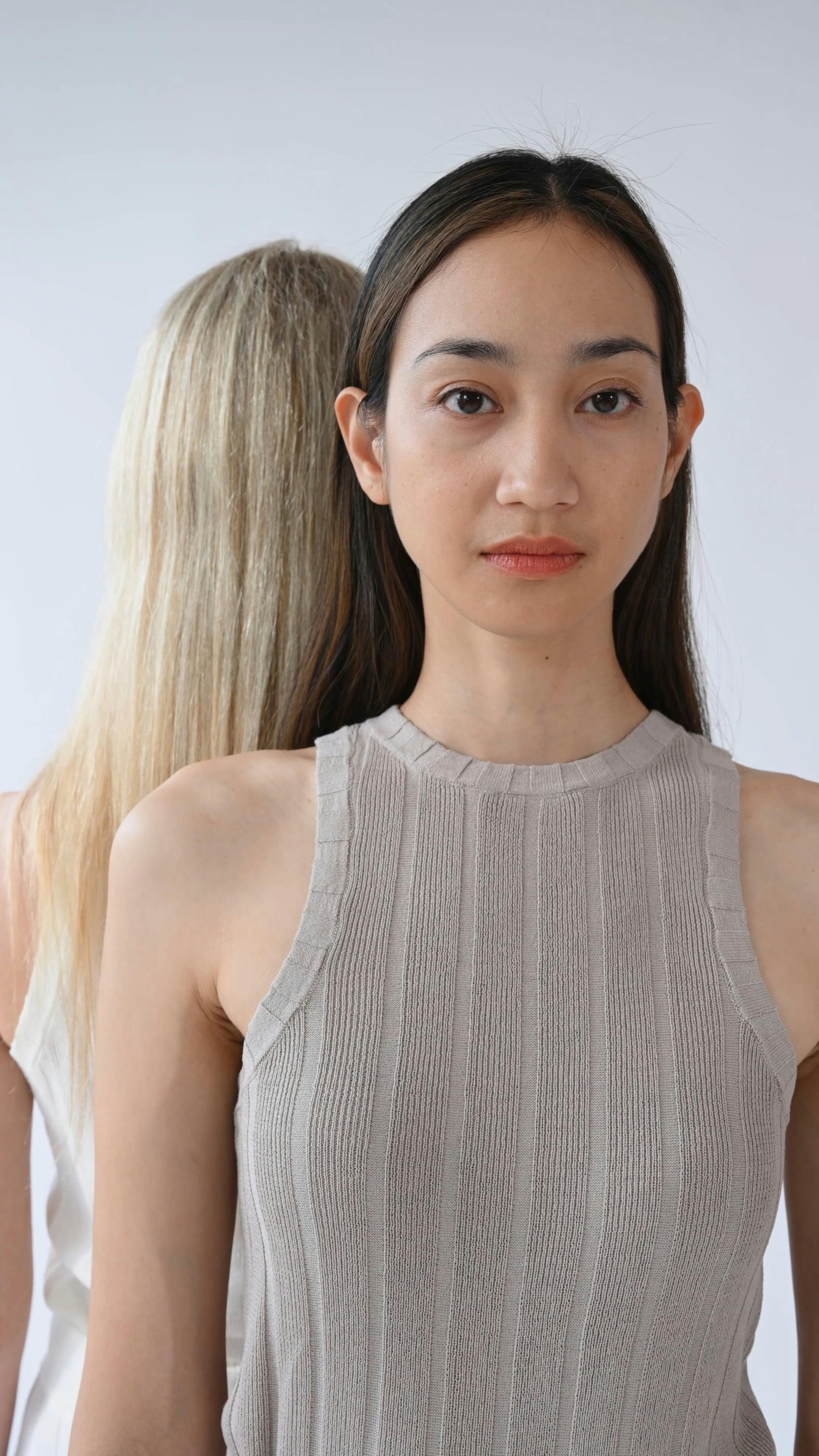 Gratis lagervideo af dame, kigger på kameraet, kvinde, model ...