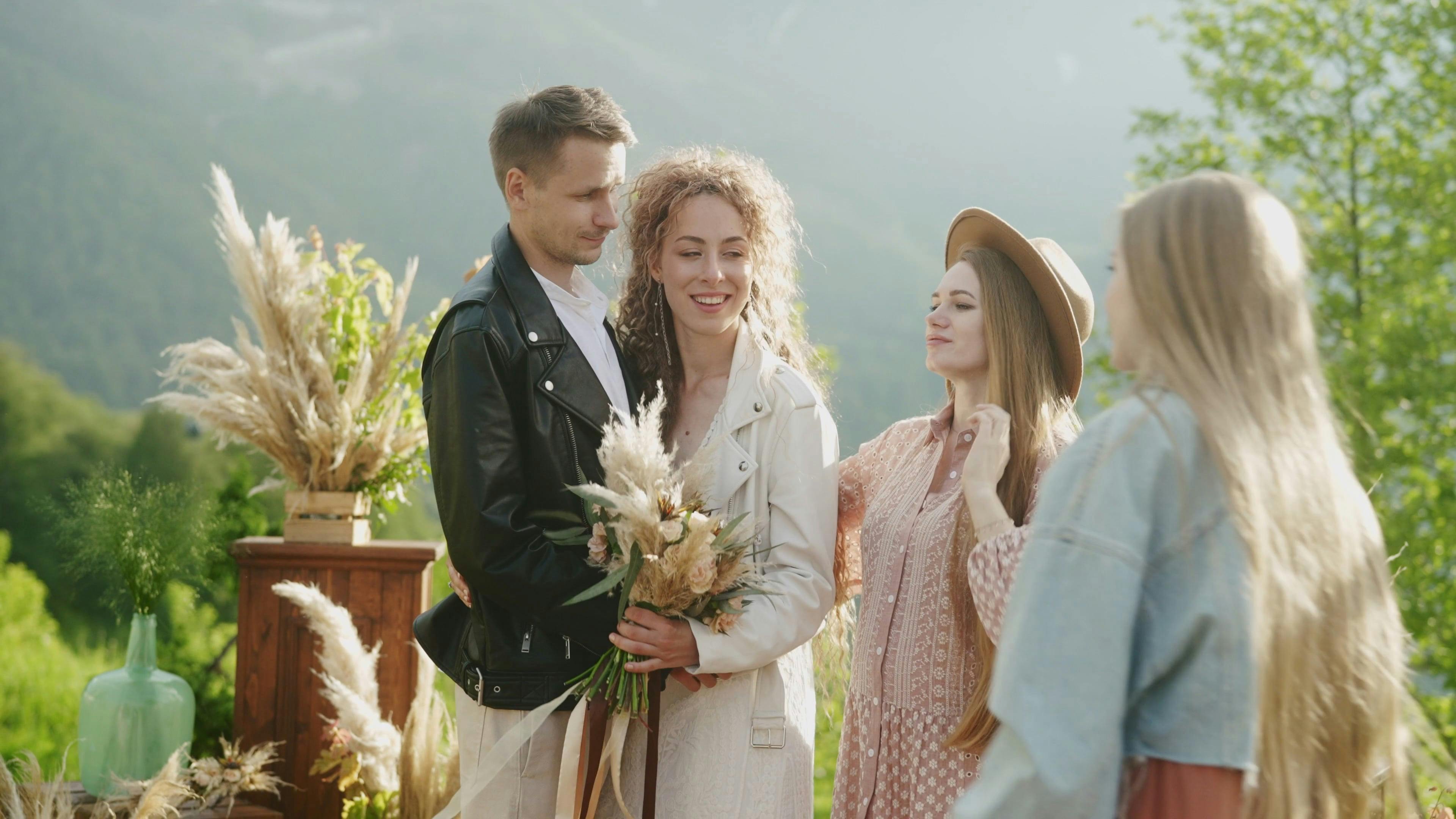 Indian Wedding Couple Poses Videos, Download The BEST Free 4k Stock ...