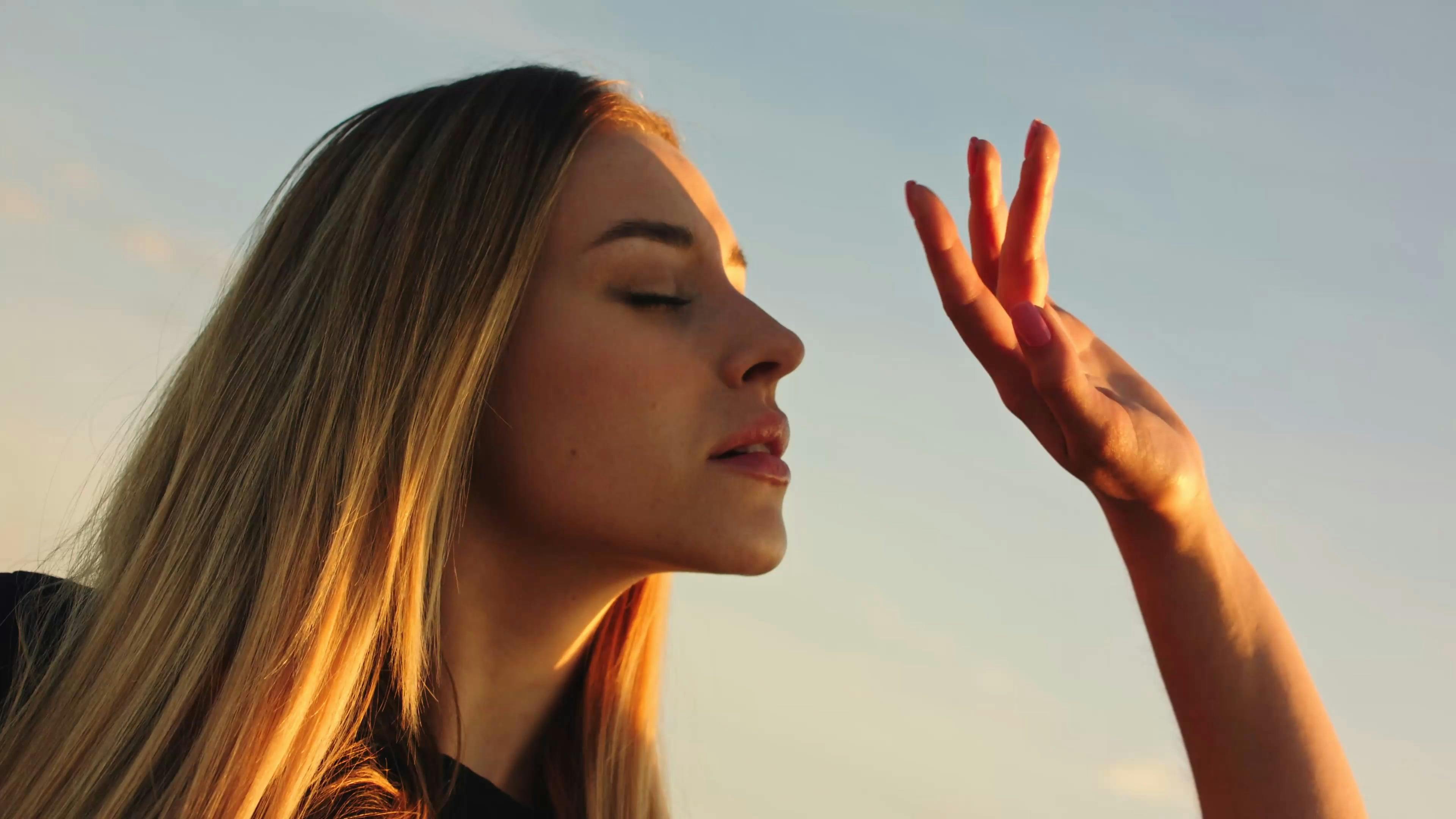 Vídeo profissional gratuito de angelical, anjo, anjo sombrio, ao ar ...