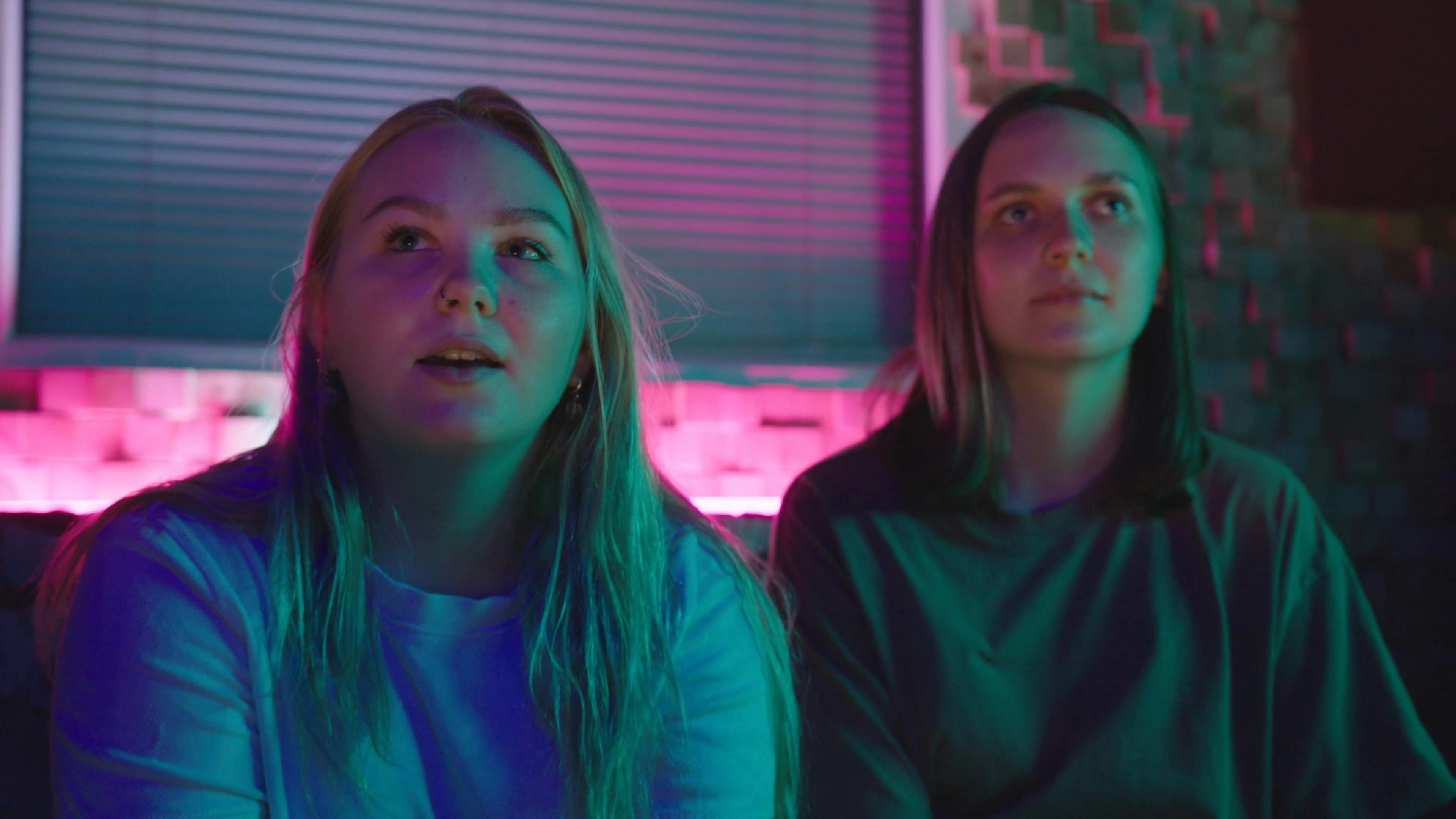 Friends Vibing Videos, Download The BEST Free 4k Stock Video Footage ...