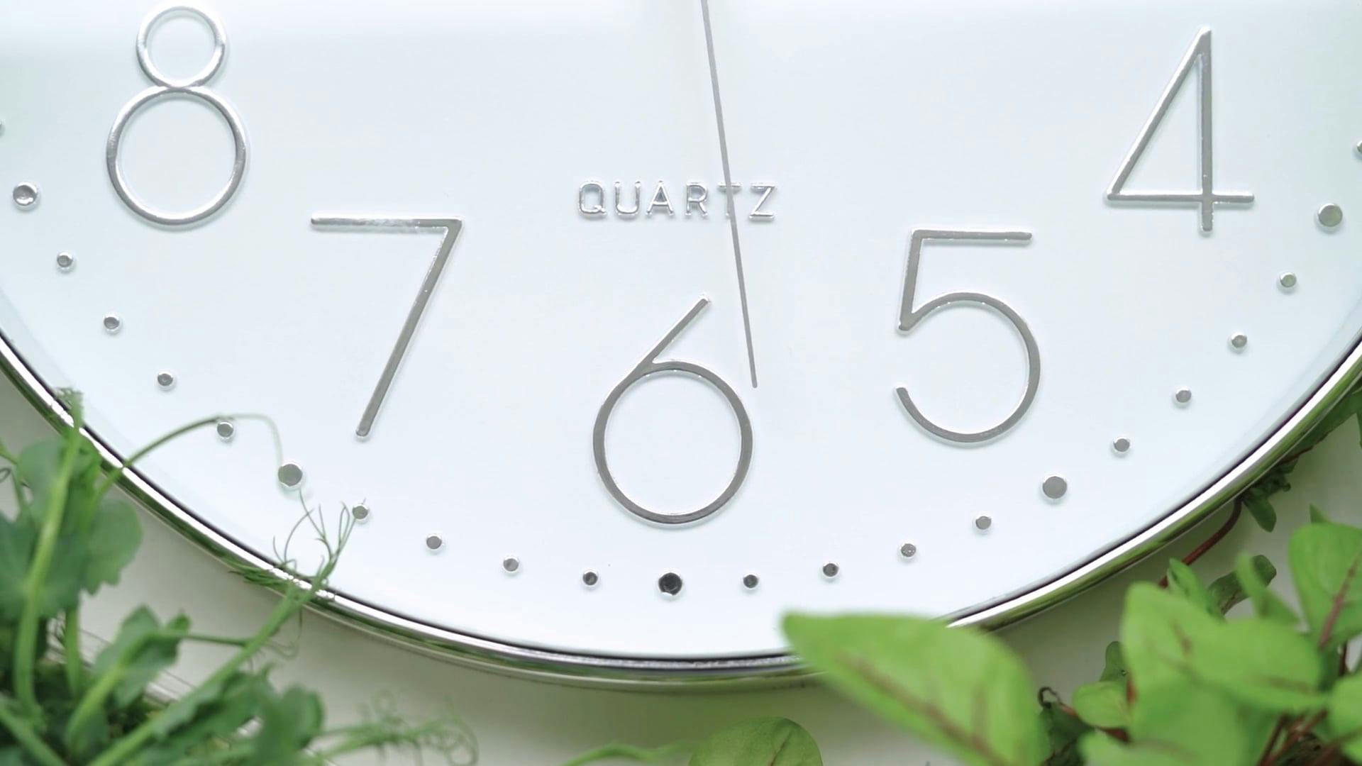 Time-lapse of a Clock Turning Clockwise · Free Stock Video