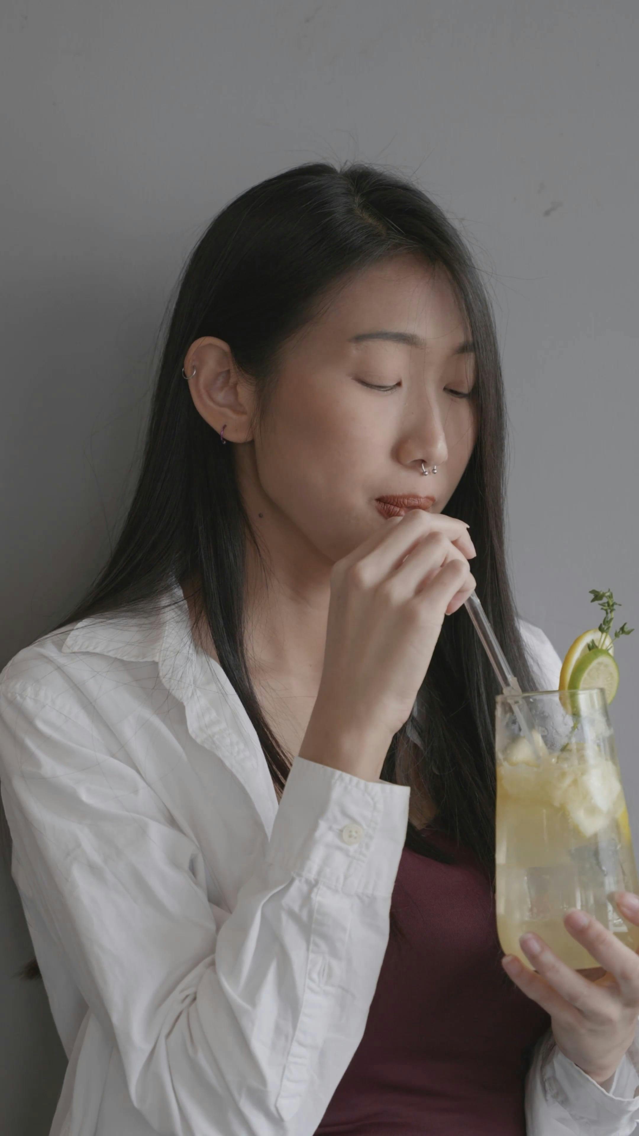 Lemon Sipping Lemonade Videos, Download The BEST Free 4k Stock Video Footage & Lemon Sipping ...