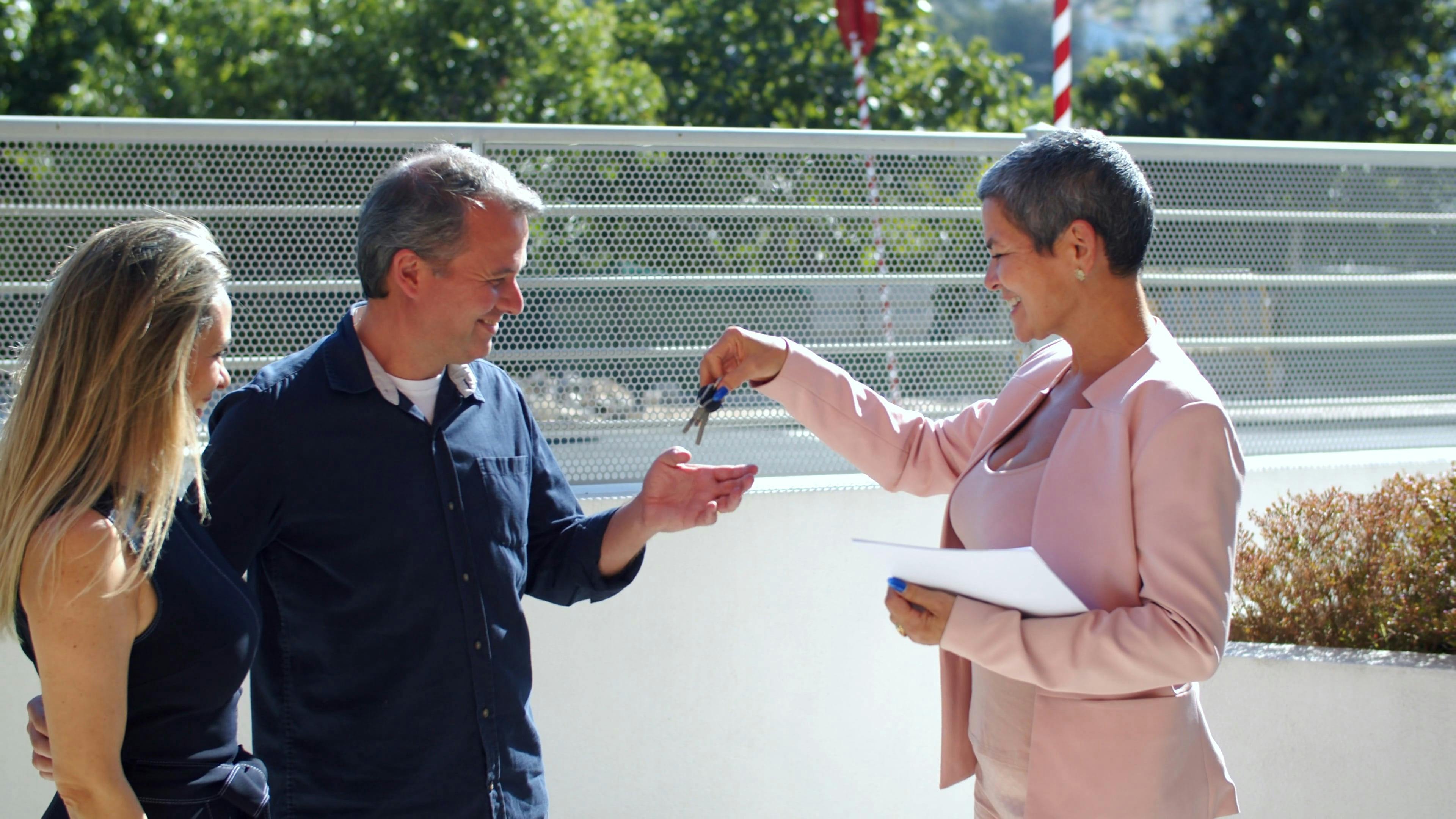 Home Handshake Videos, Download The BEST Free 4k Stock Video Footage ...