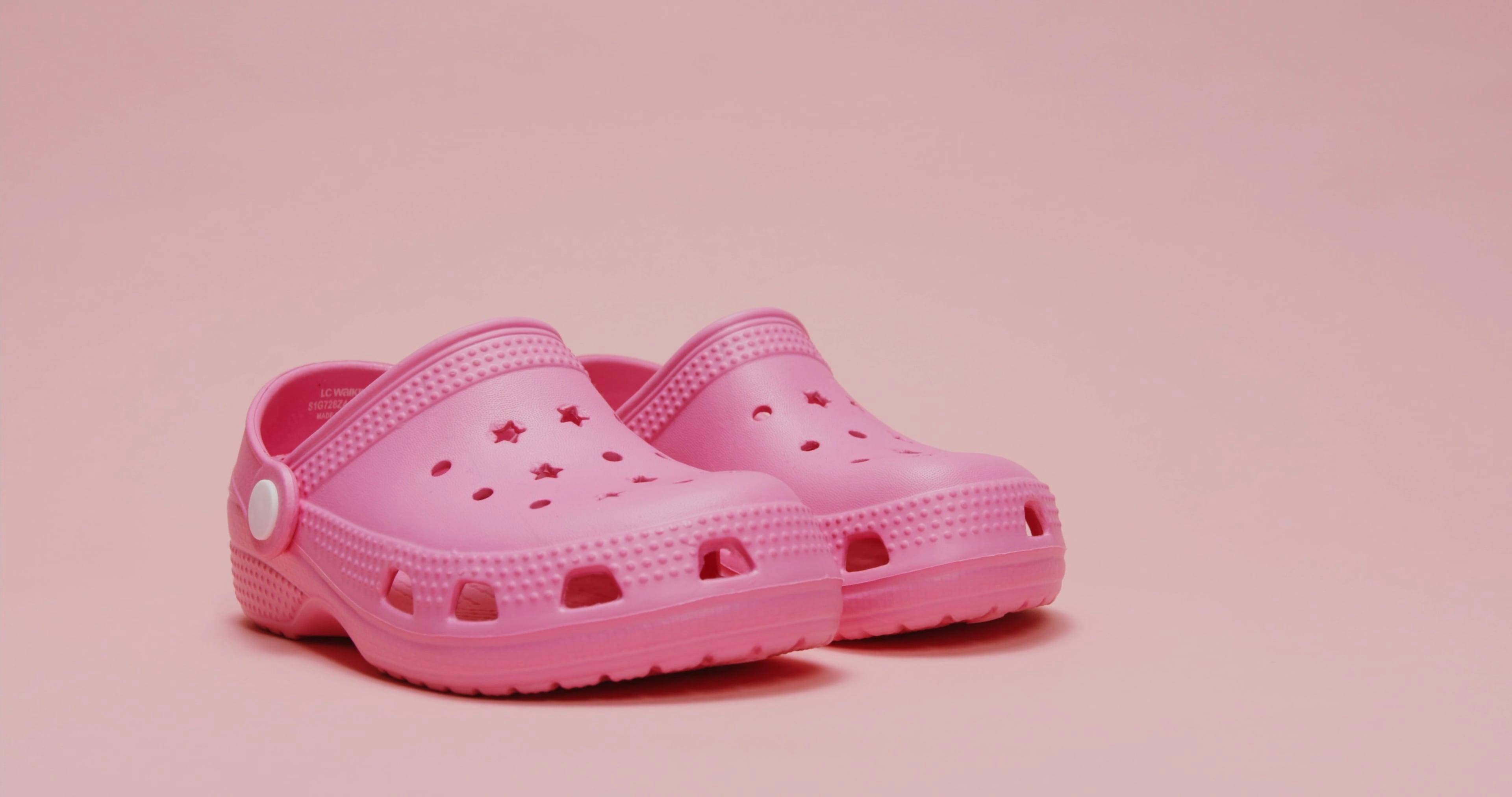 225 Crocs Videos, Download The BEST Free 4k Stock Video Footage & 225 ...