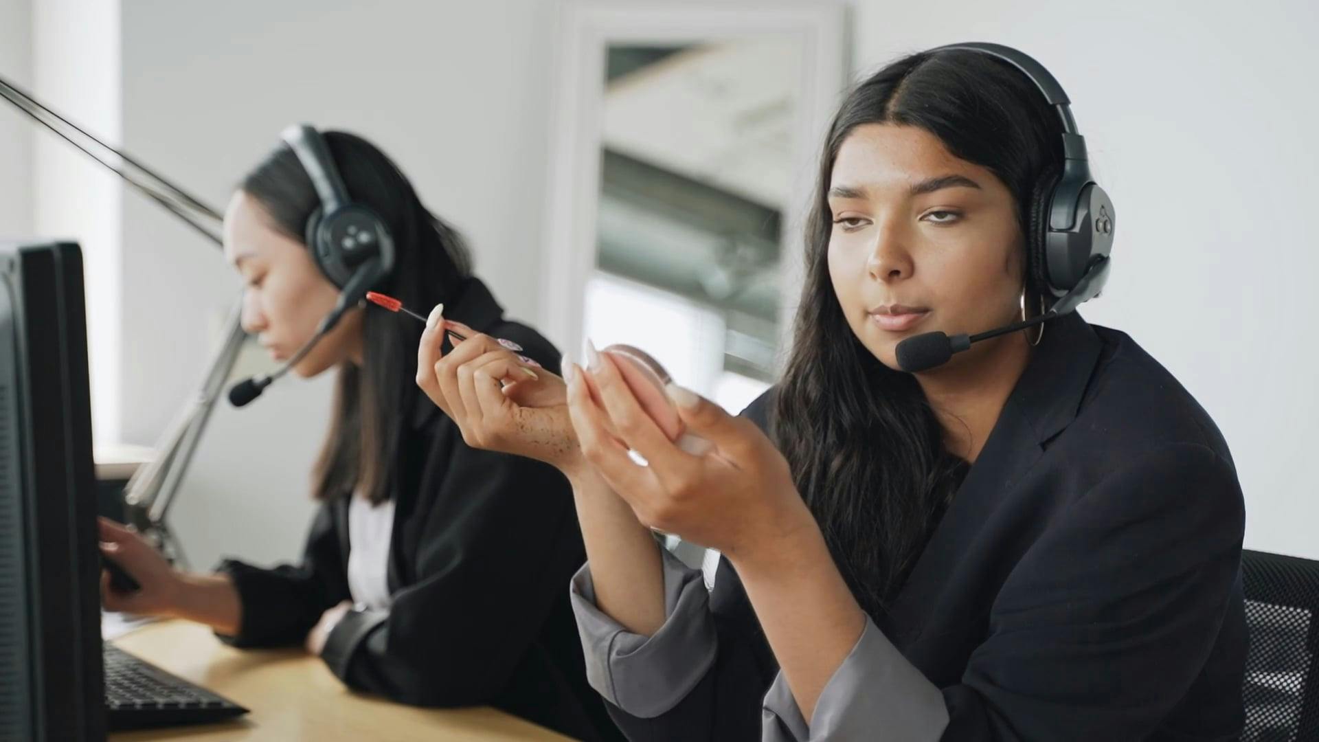 Woman Applying Make Up While Working at the Office · Free Stock Video