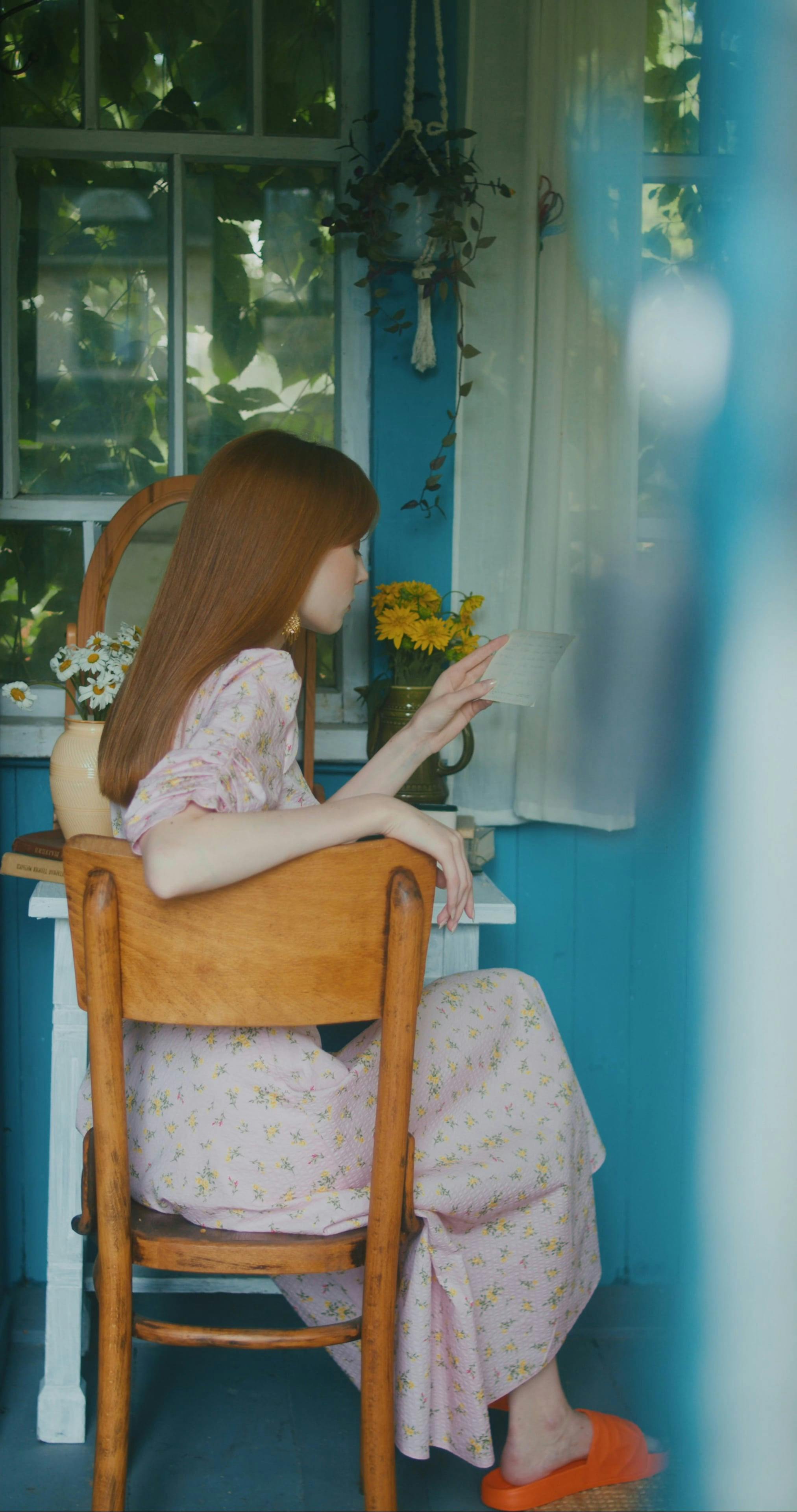 Woman Reading a Note Free Stock Video Footage, Royalty-Free 4K & HD ...