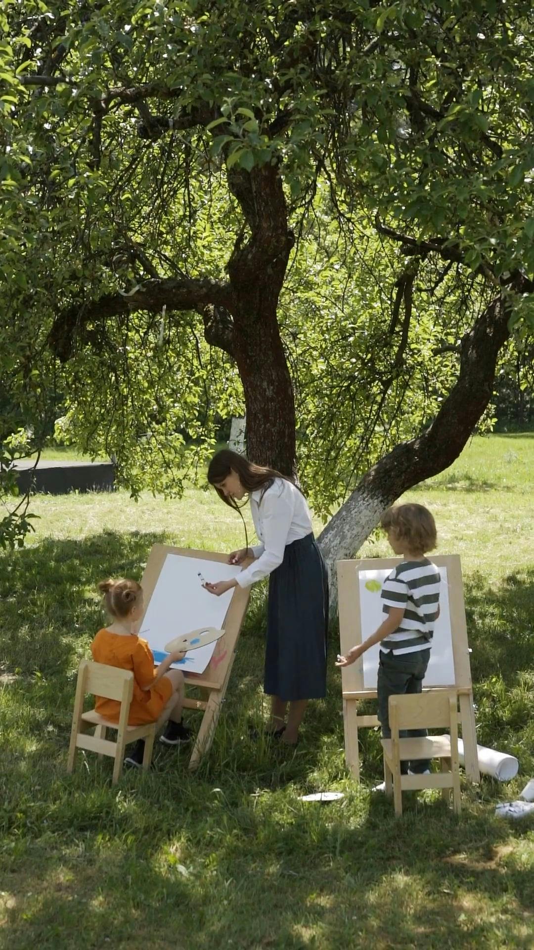 Teacher Teaching Under A Tree Videos, Download The BEST Free 4k Stock ...