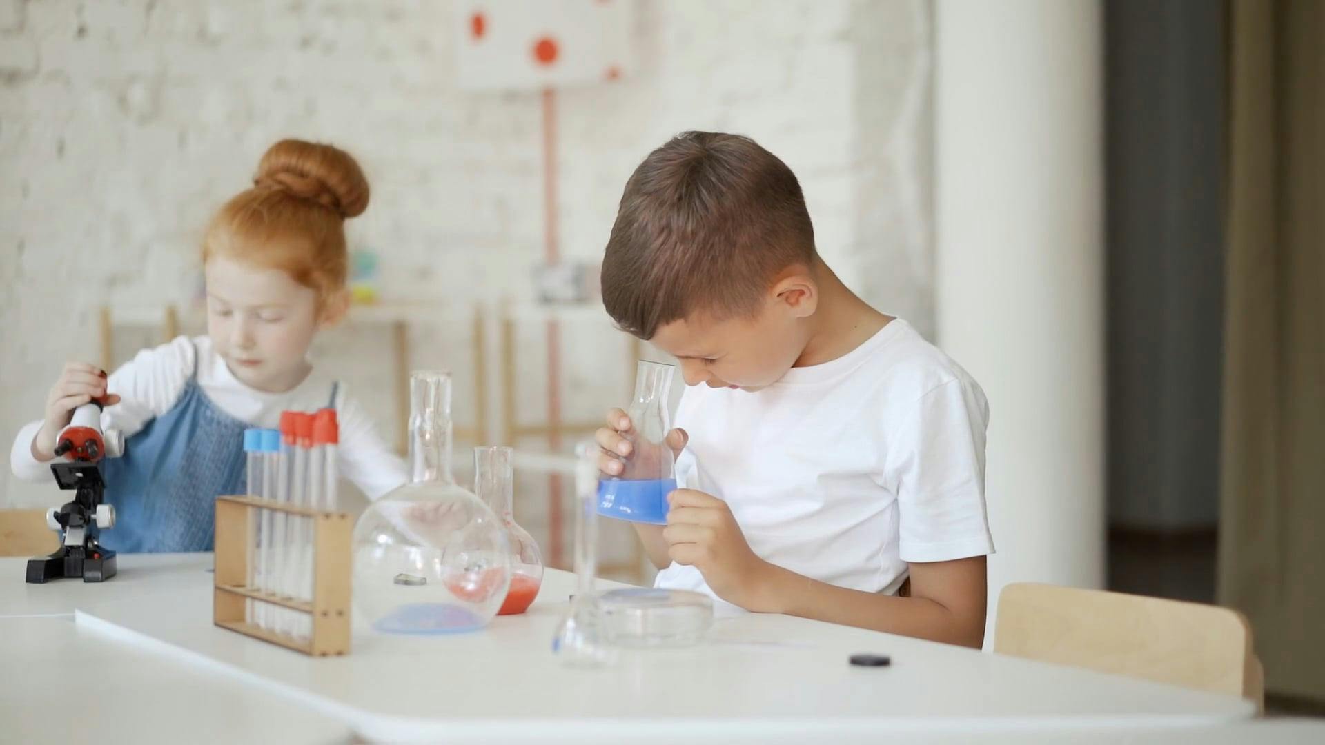 Children Using Laboratory Equipment · Free Stock Video