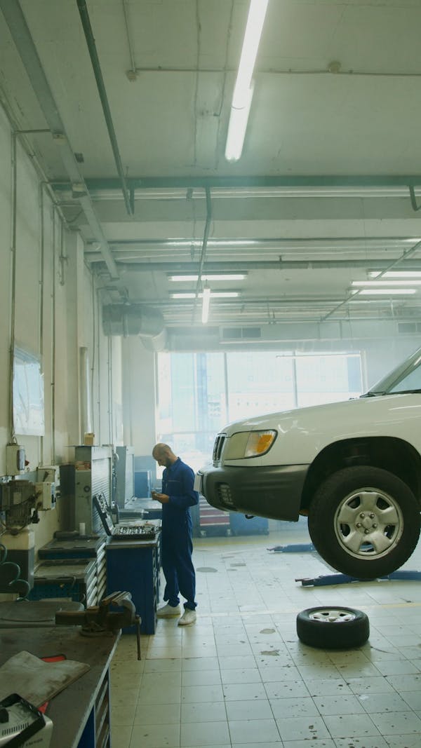 Car Maintenance Videos, Download The BEST Free 4k Stock Video Footage ...