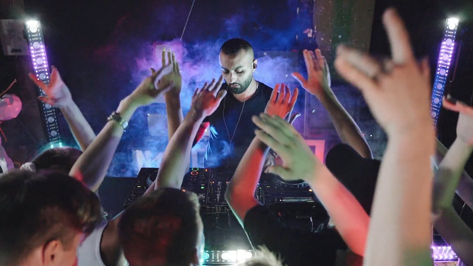 Music Artist Videos, Download The BEST Free 4k Stock Video Footage ...