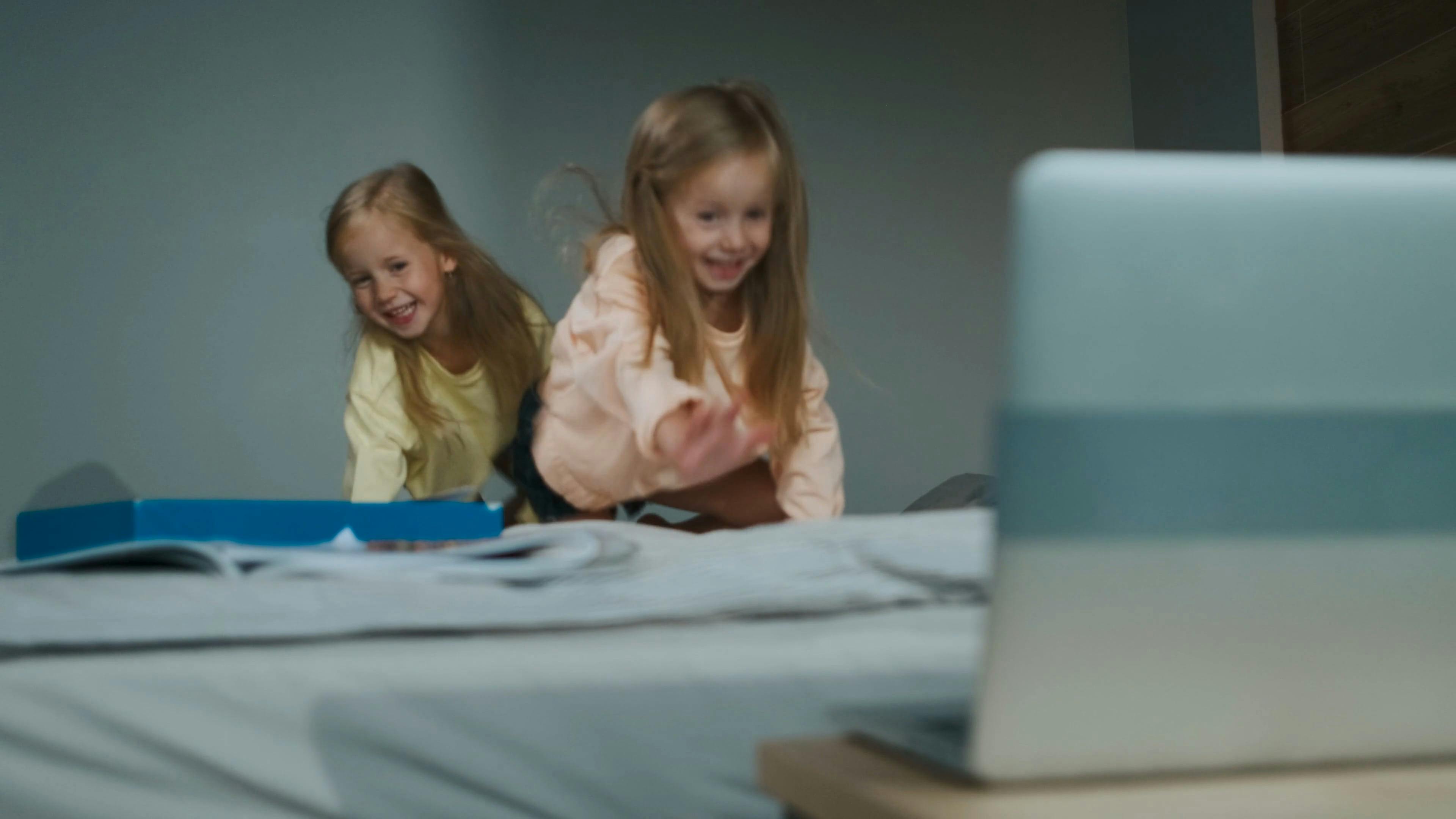 Kostnadsfri video av bärbar dator, barn, blond, blonda tjejer, dator ...