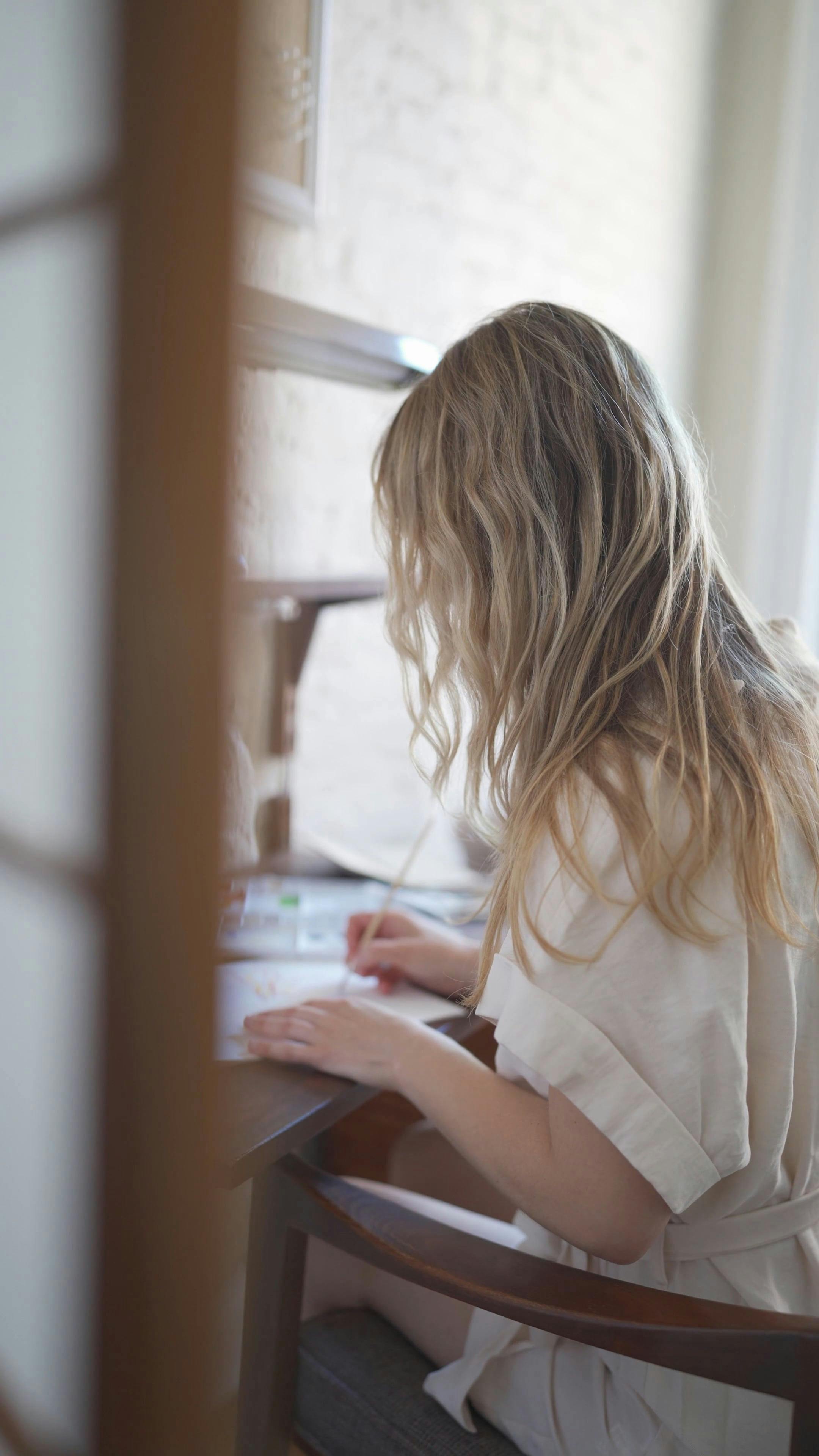 Woman Reading Note And Crying Videos, Download The BEST Free 4k Stock ...