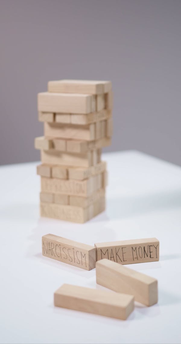 Jenga Hautausmaa Videos, Download Free 4k Stock Video Footage & Jenga ...