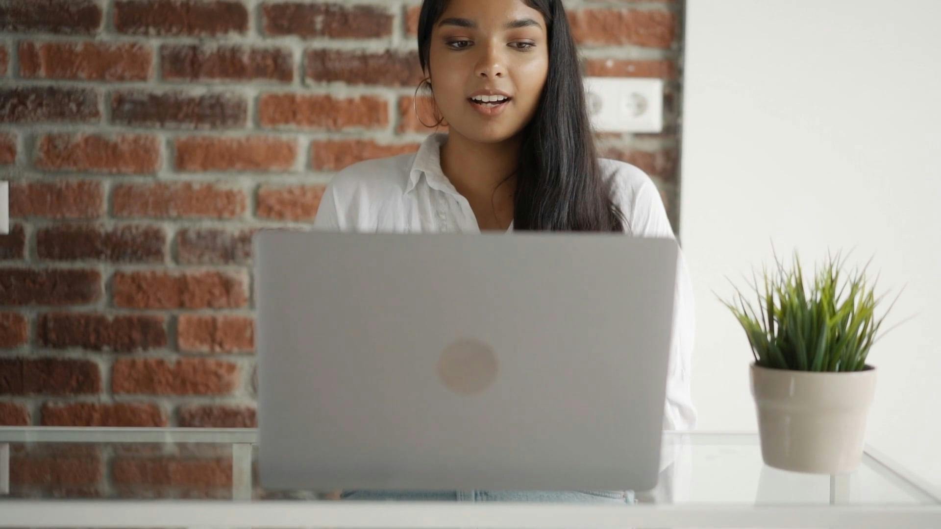 30 180+ Vidéos De Side face Libre de Droit, Clips Vidéo de Side face en ...