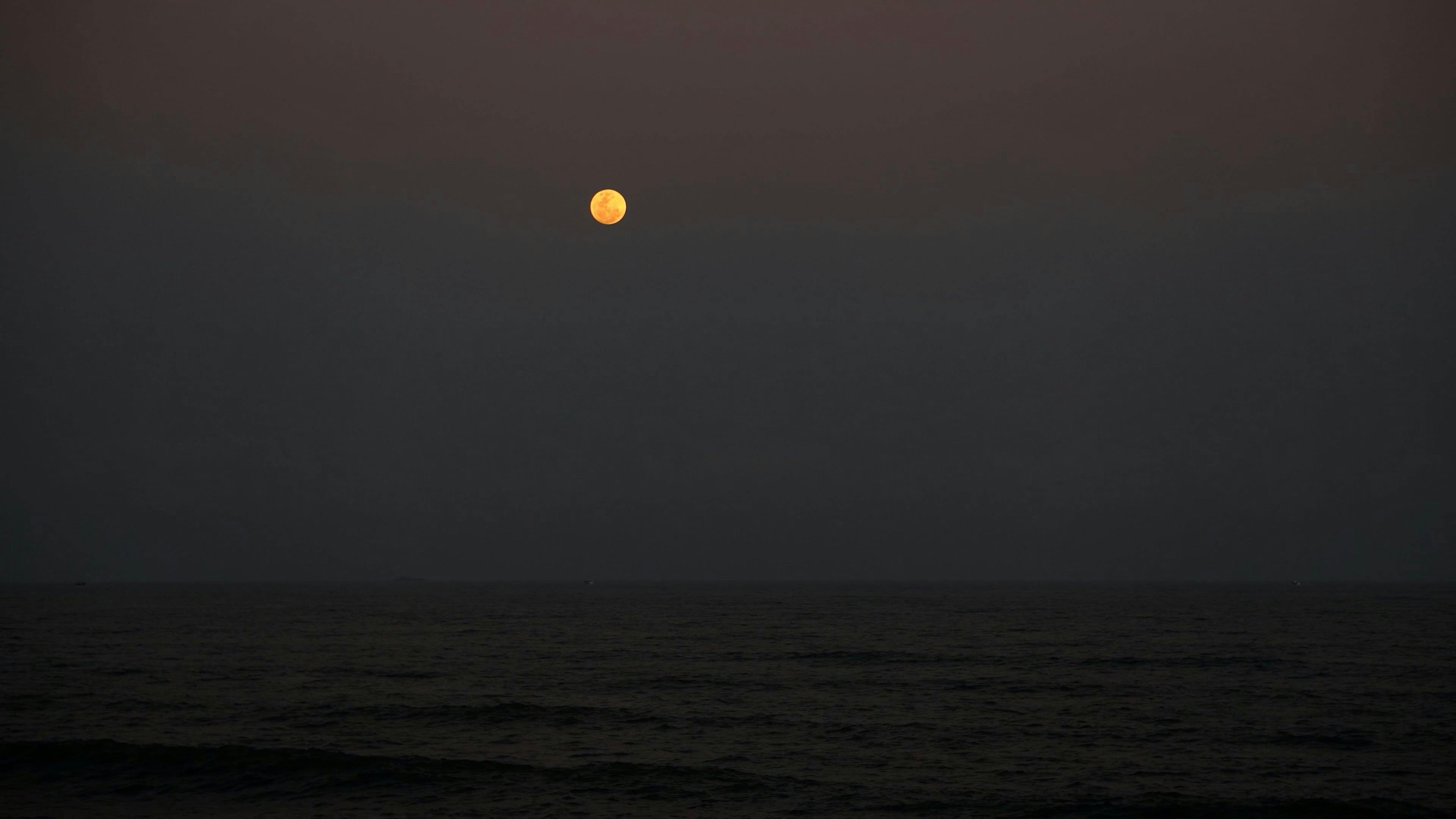 Time Lapse of a Full Moon Rising over the Ocean Free Stock Video ...