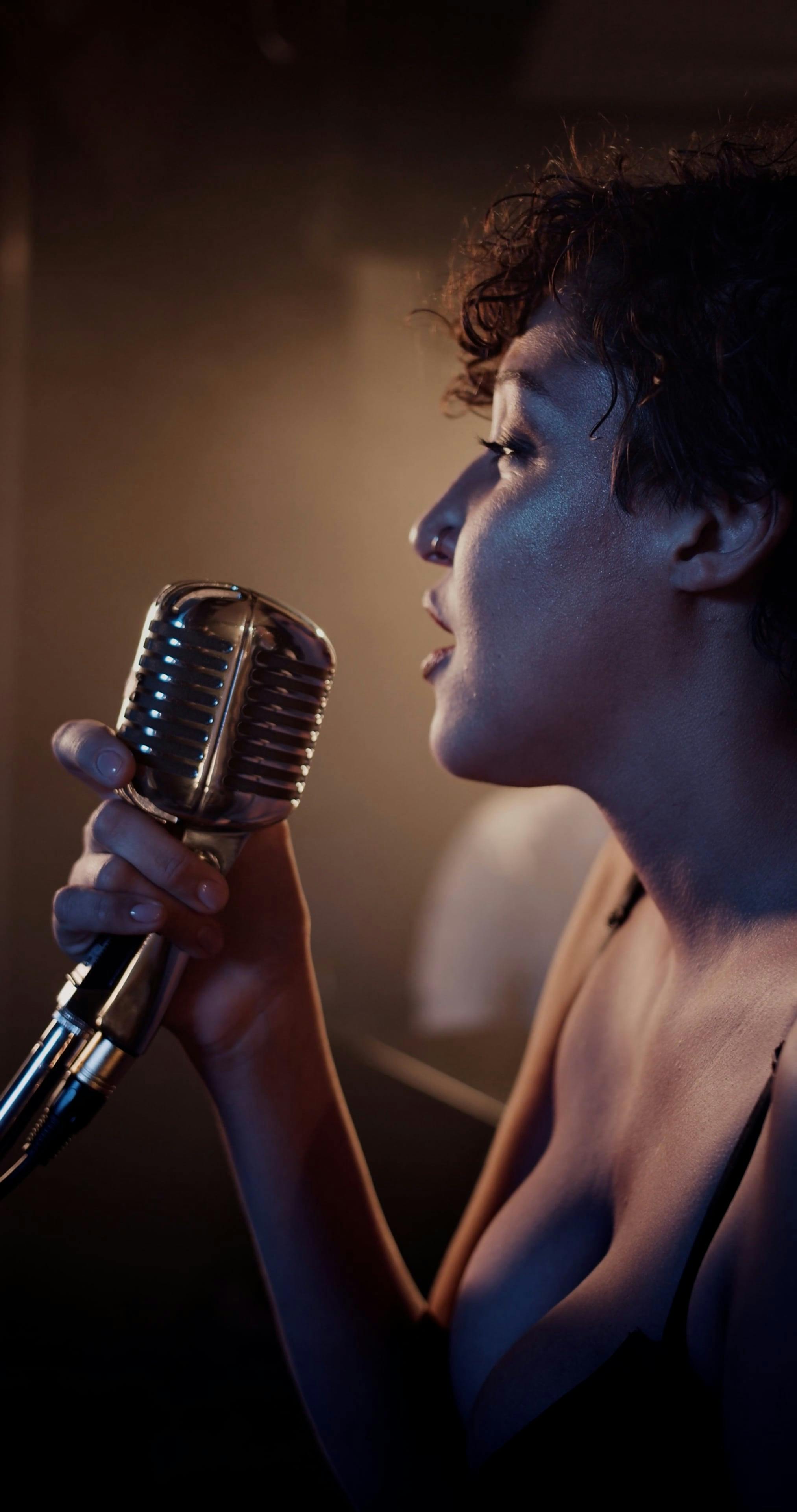 Live Singing Videos, Download The BEST Free 4k Stock Video Footage ...