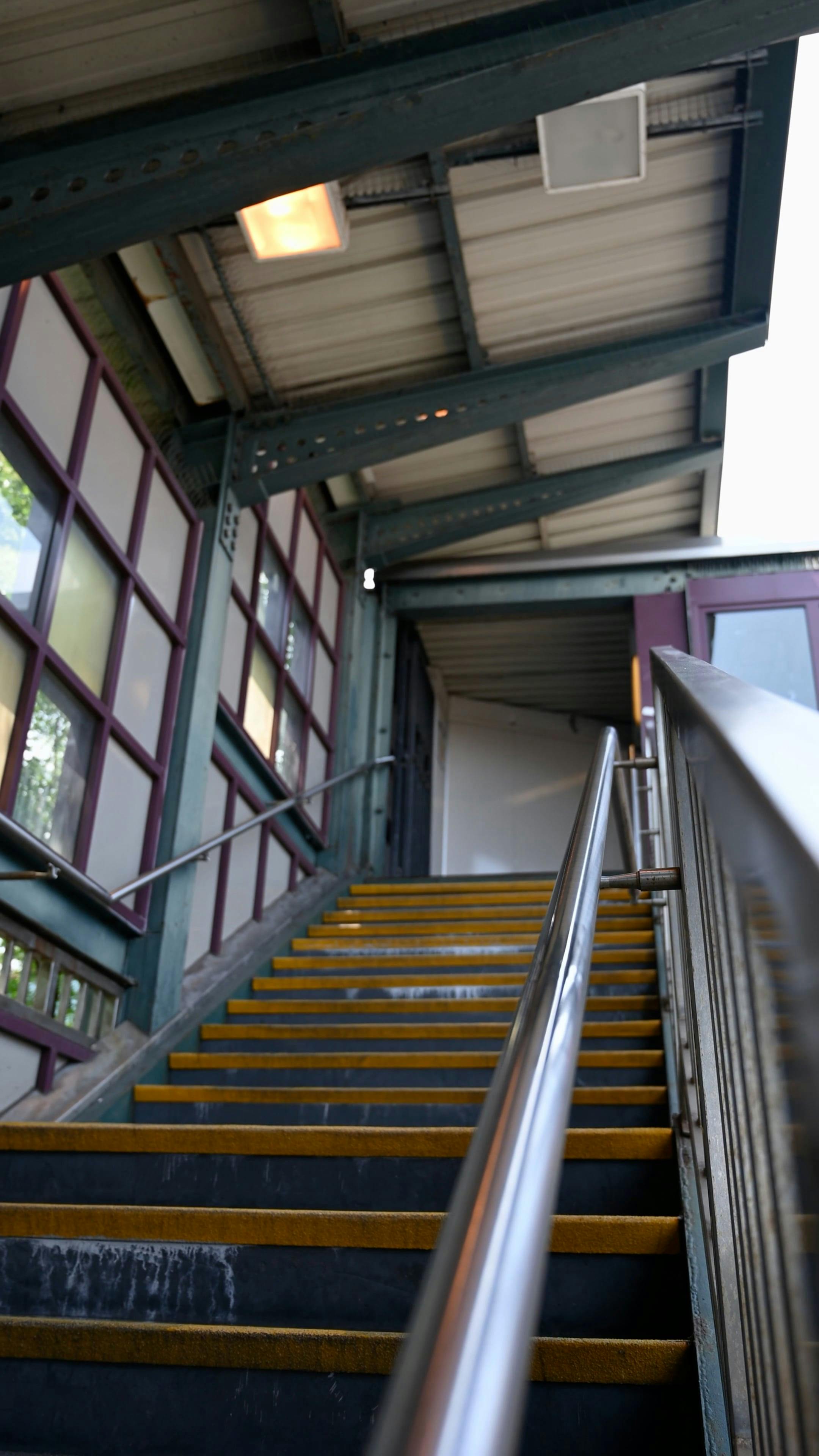 Vertical Platform Videos, Download The BEST Free 4k Stock Video Footage ...