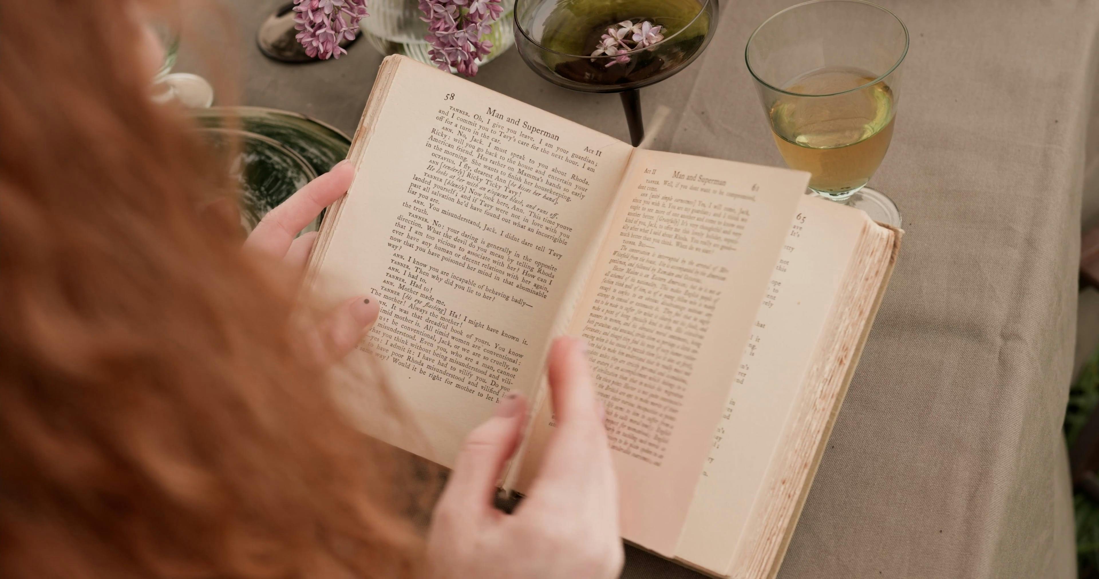 Video stok gratis tentang alam, anggun, berkembang, biasa saja, book ...