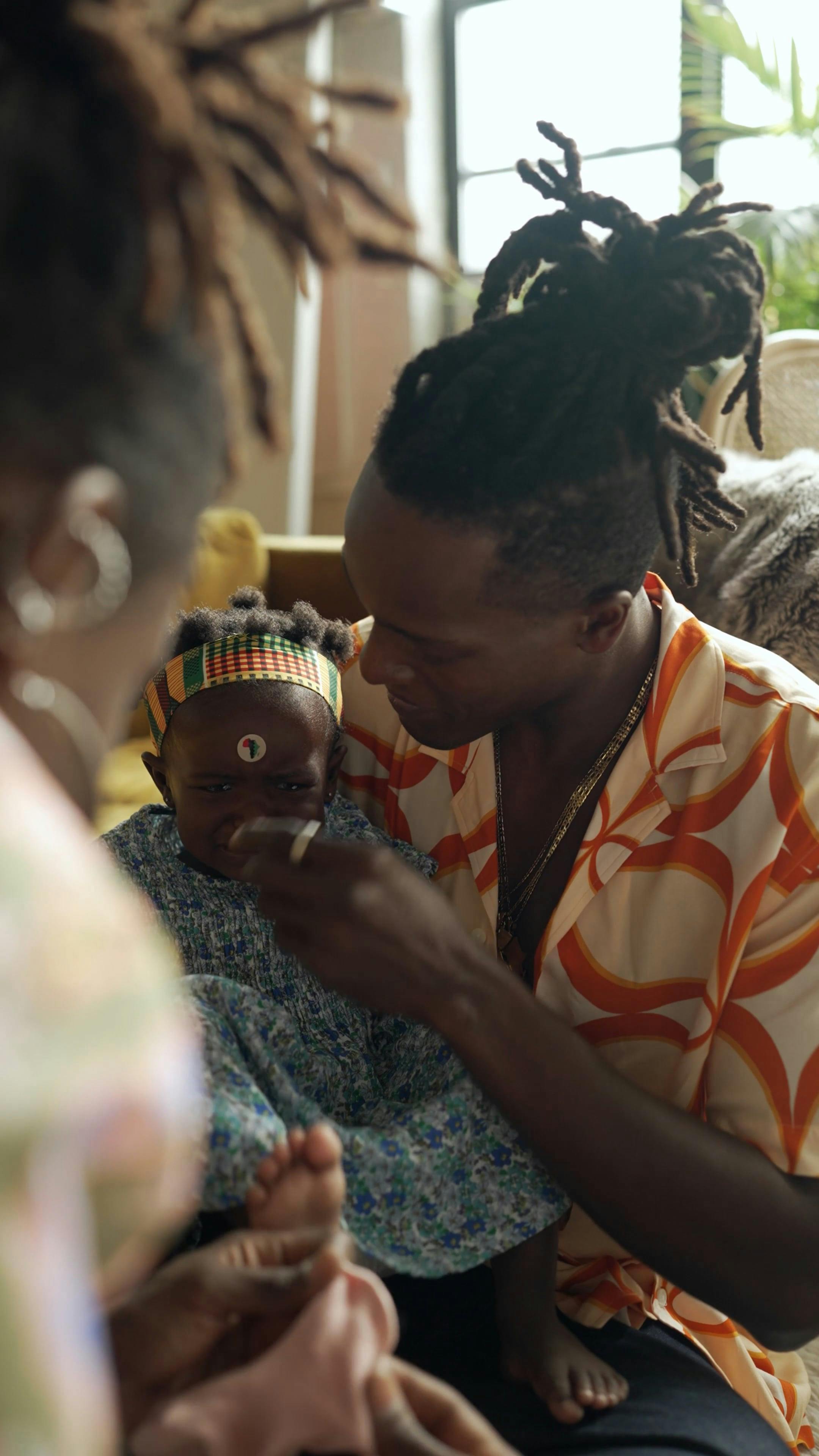 Gaza Kid Crying On Dad Videos, Download The BEST Free 4k Stock Video ...