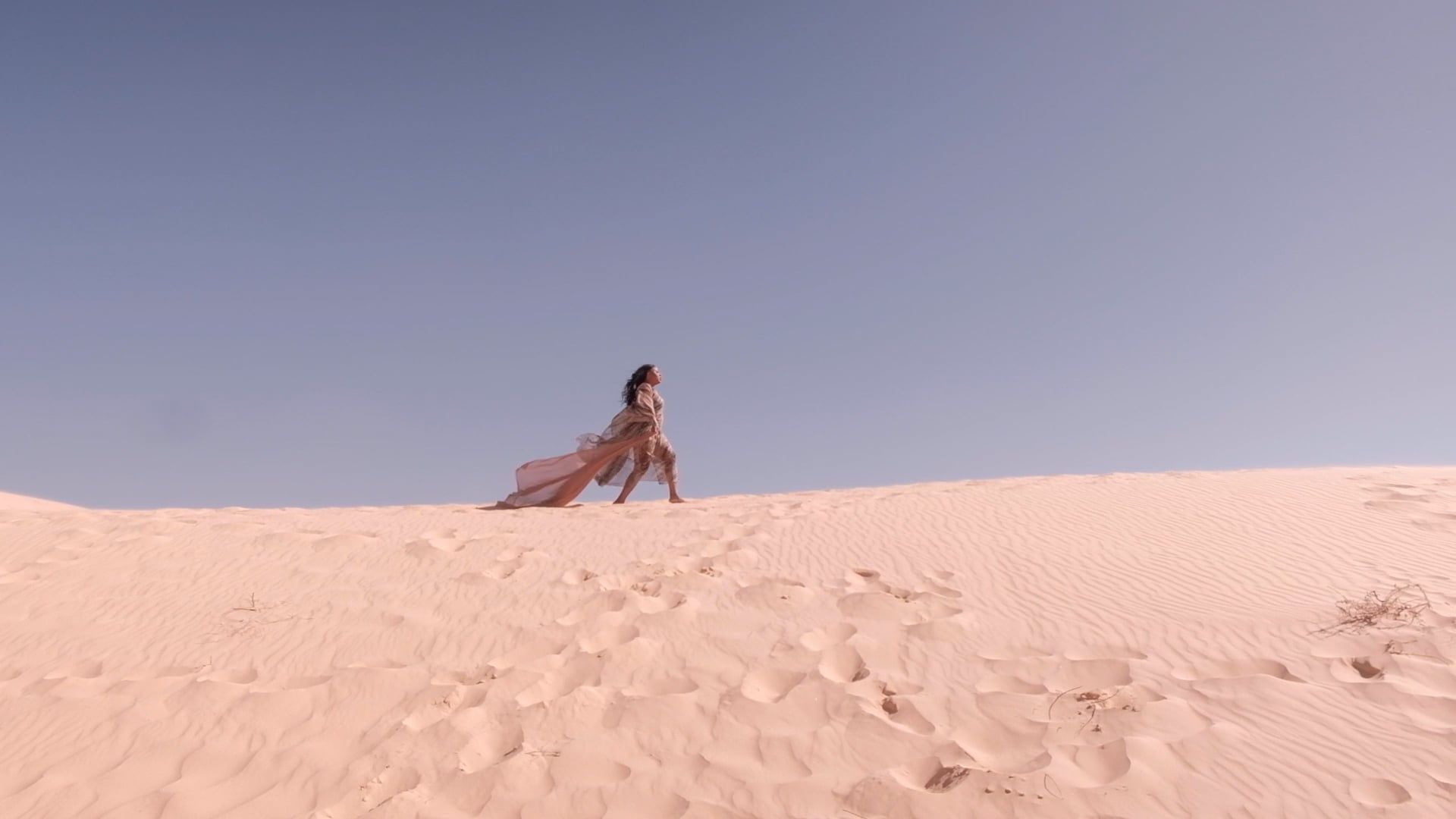 Woman walking on sand dune in desert Free Stock Video Footage, Royalty ...