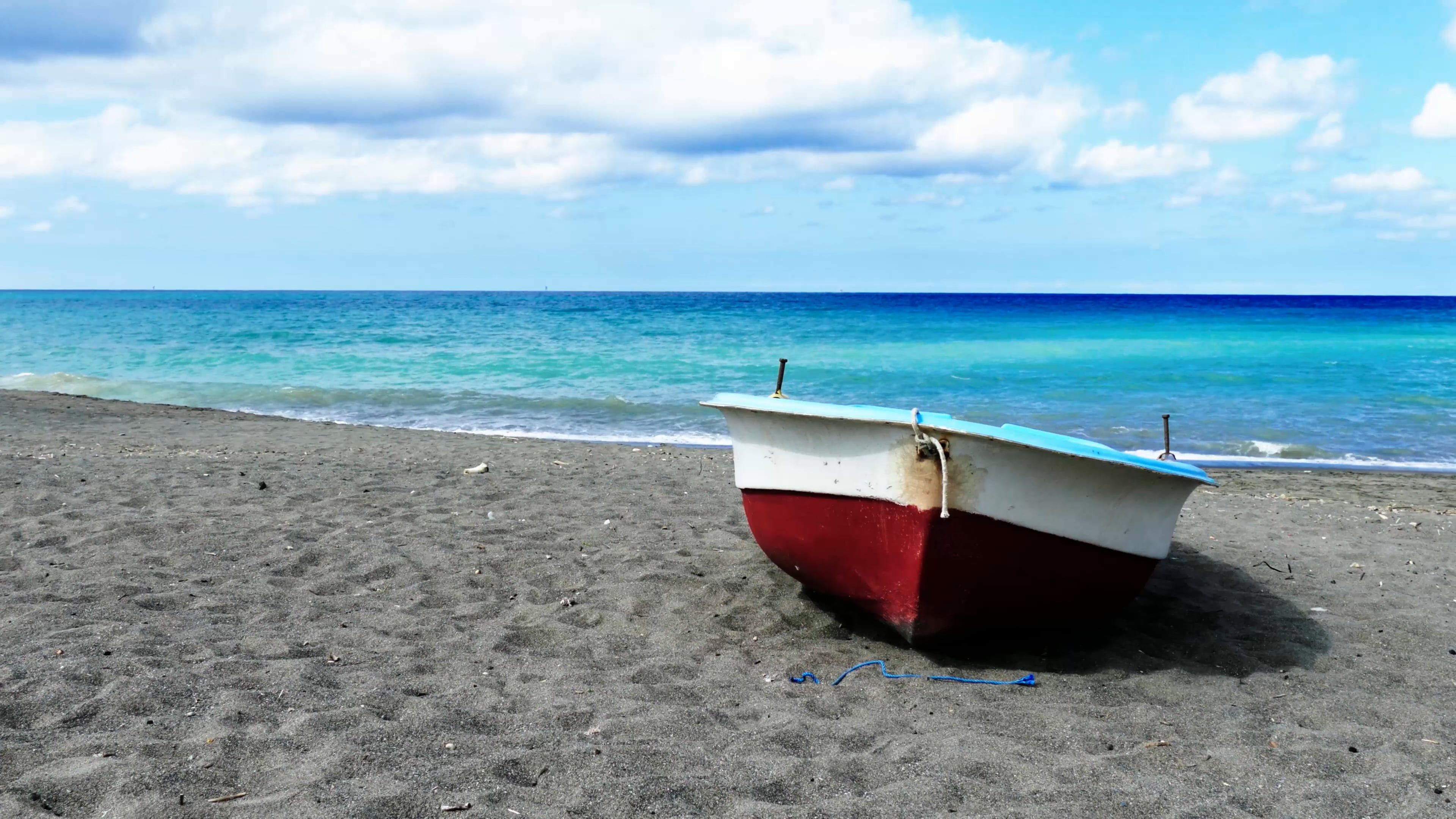 Single rowboat on beach · Free Stock Video