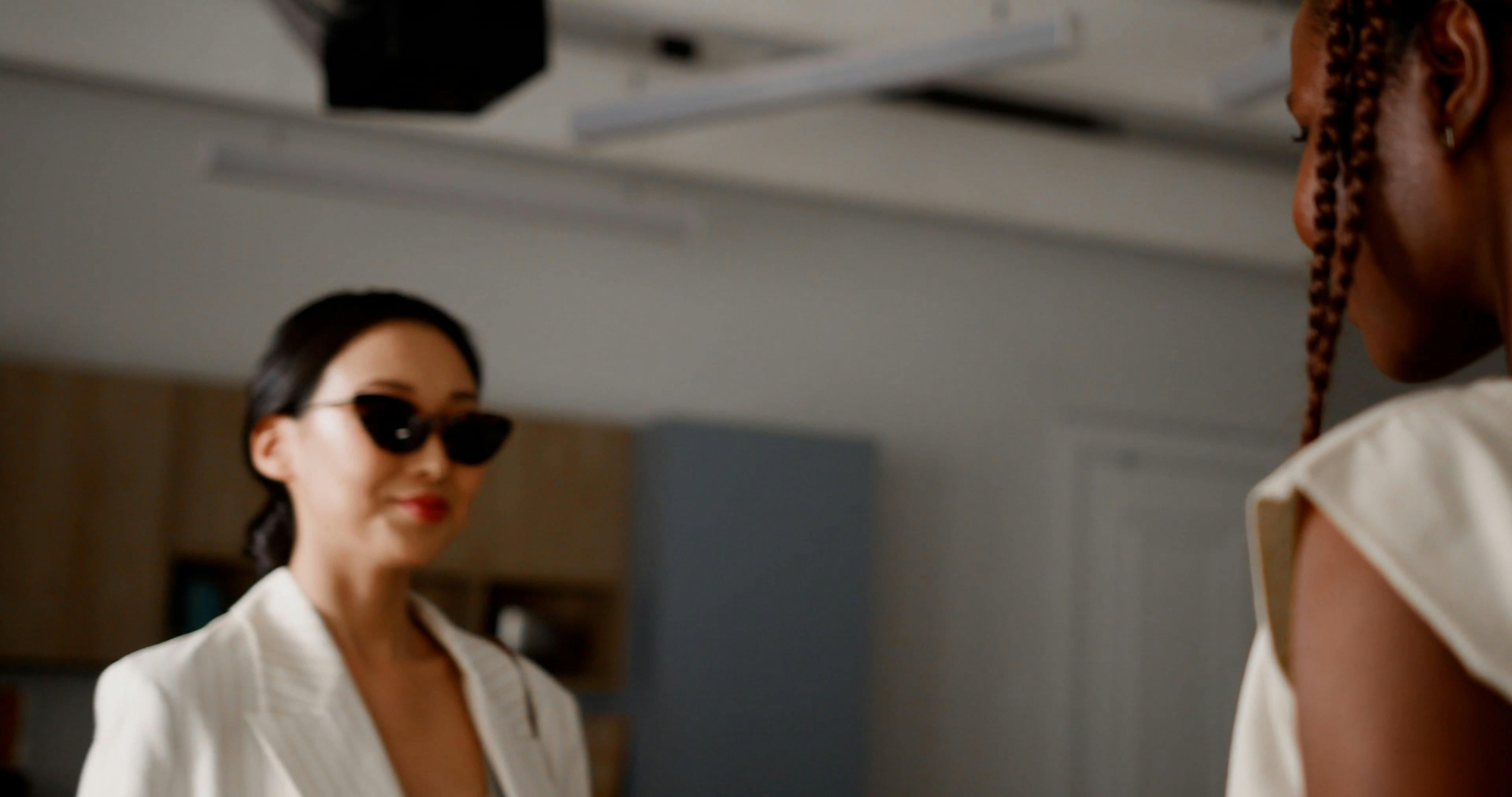 Customer Handshake Office Videos, Download The BEST Free 4k Stock Video Footage & Customer ...